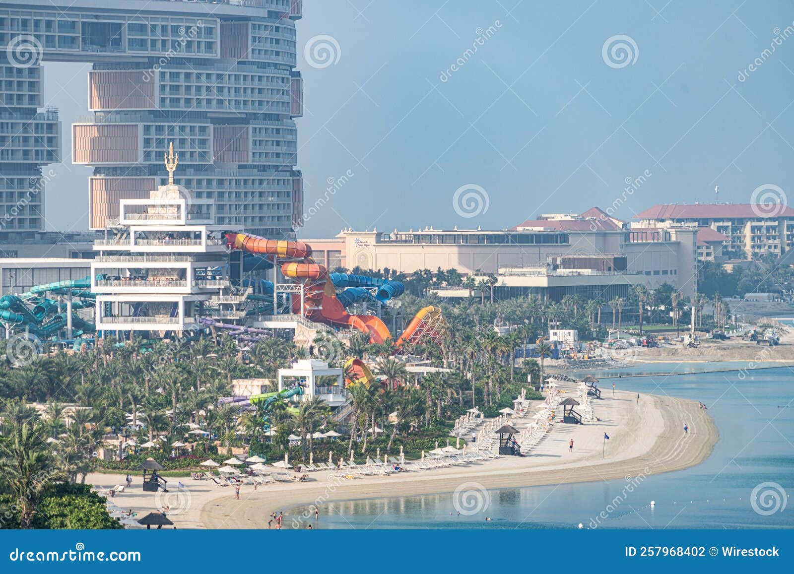 Dubai, la linea del centro fotografia editoriale. Immagine di emirato ...