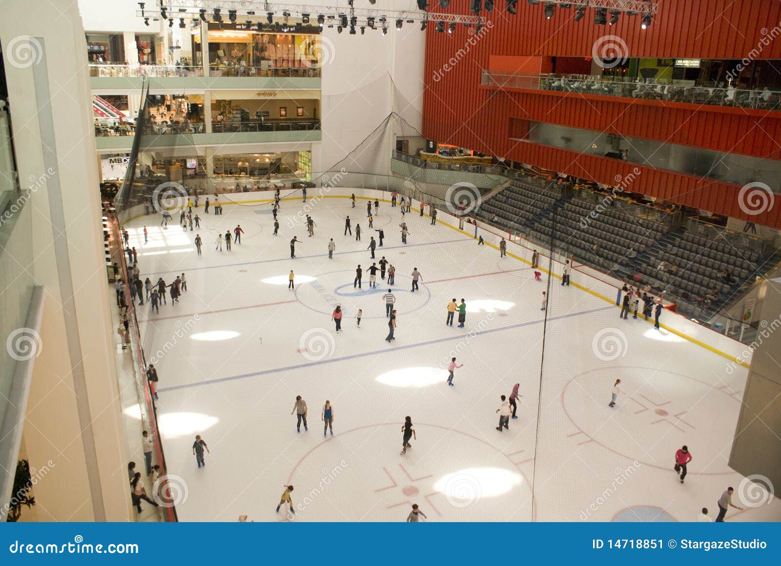 Dubai Mall ice rink editorial photo. Image of shopping - 14718851
