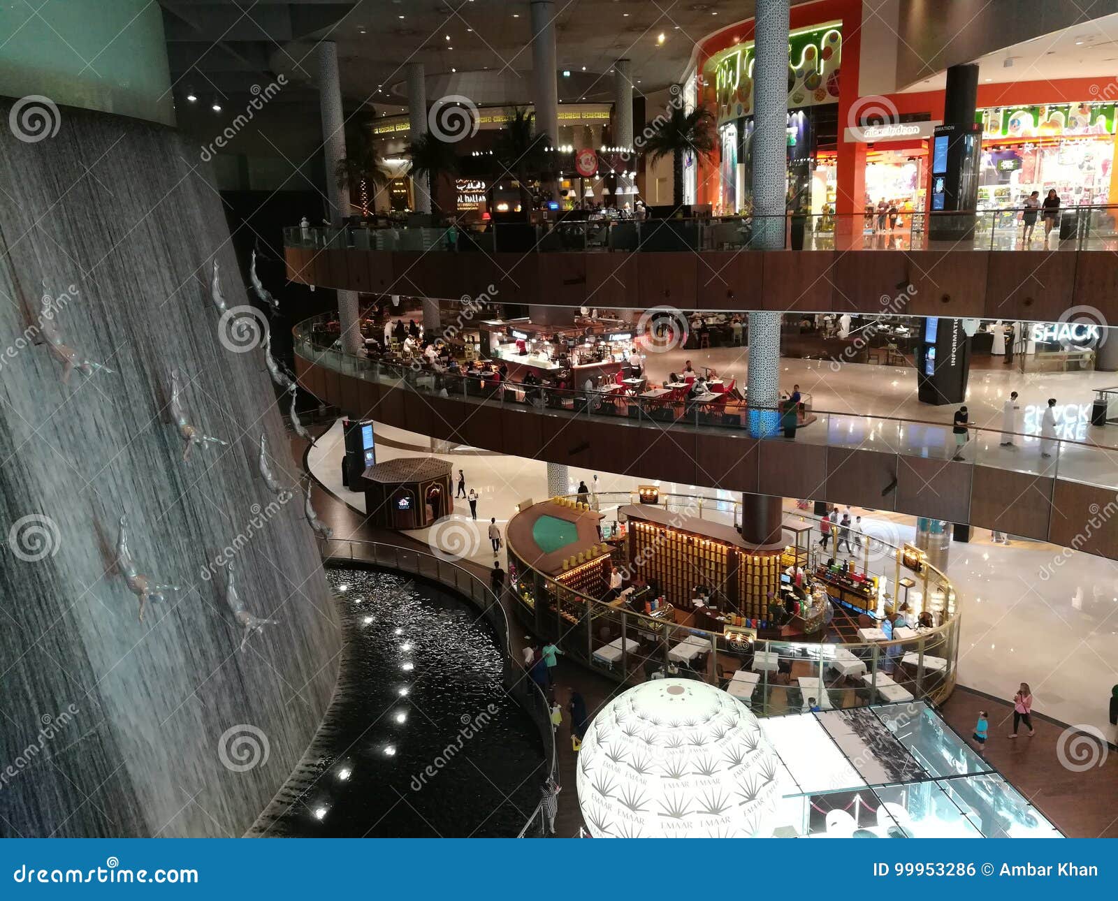 Dubai Mall Water Fall editorial photo. Image of attraction - 99953286