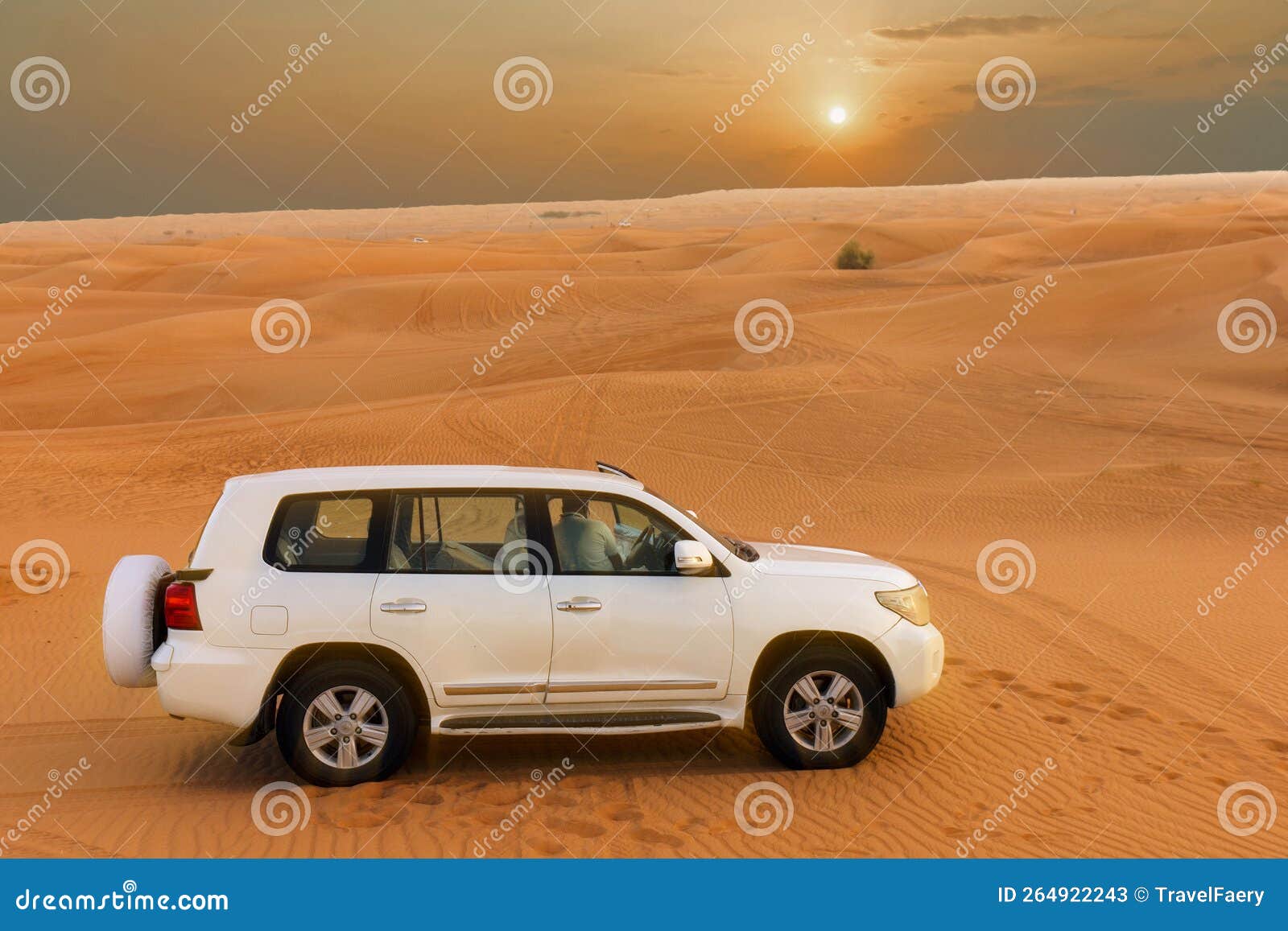 Dubai: Car on Safari in Sand Desert Editorial Stock Photo - Image of ...