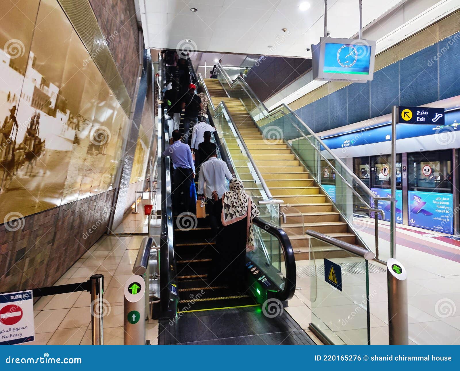 Dubai Metro Station Elevator Editorial Photo - Image of passenger, fast ...