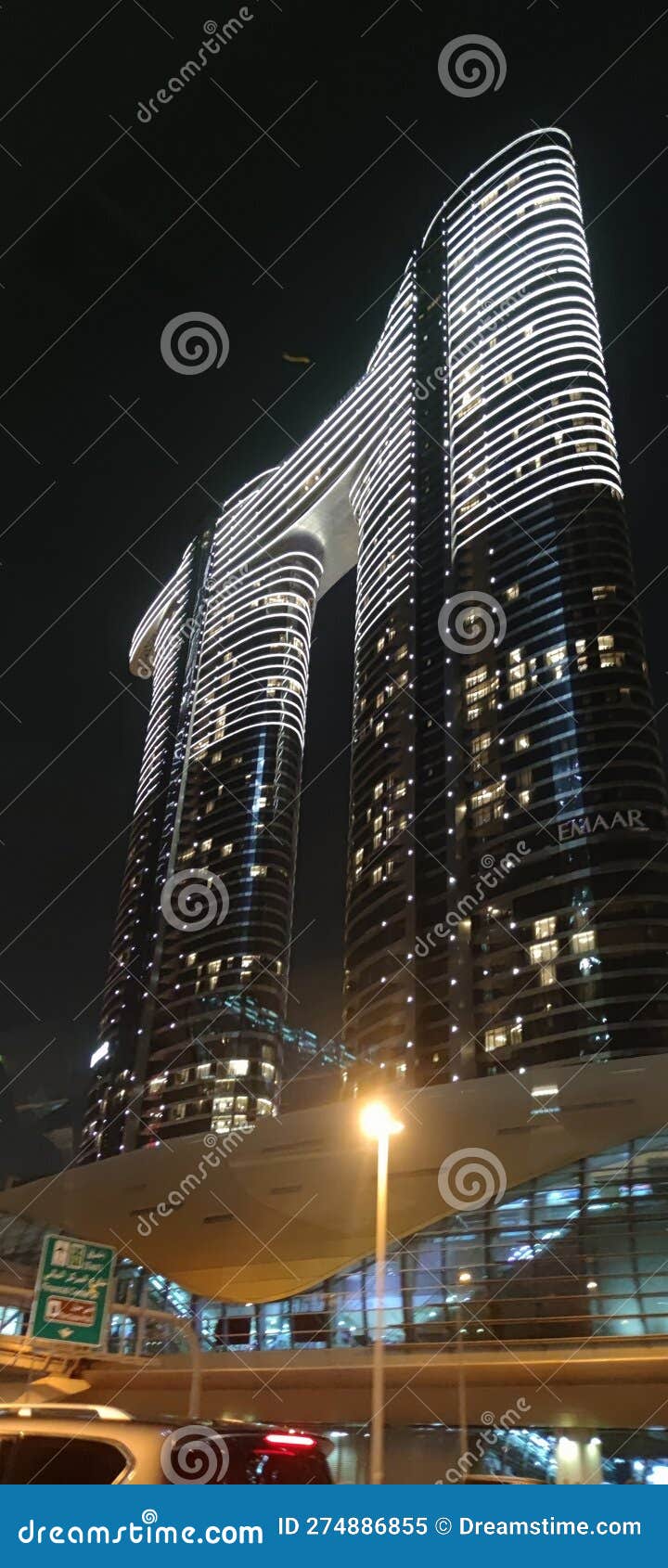 Dubai Night Skyscraper editorial image. Image of evening - 274886855