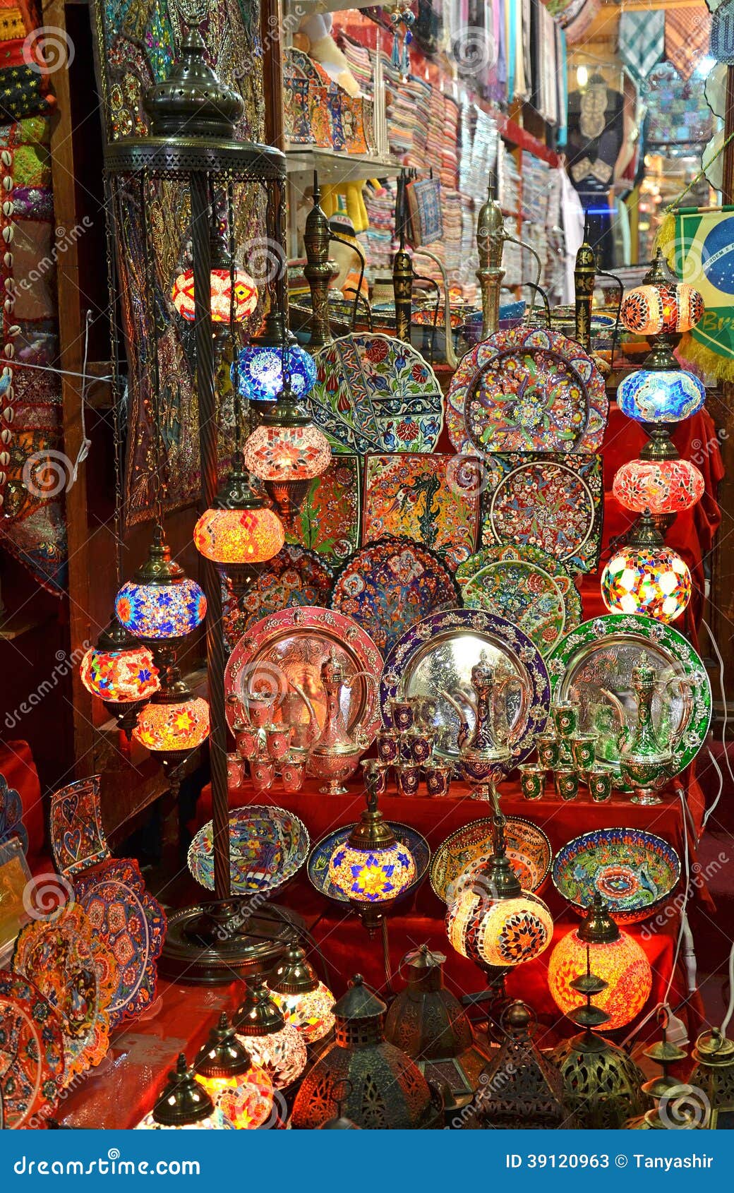 Dubai old souk stock image. Image of glow, colorful, lamp - 39120963