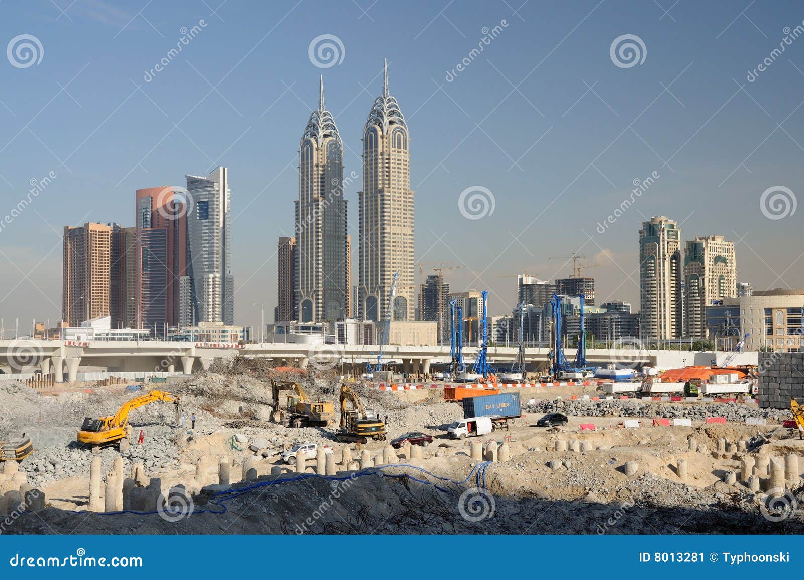 Dubai Pearl Construction Site Editorial Photo - Image of skyscraper ...