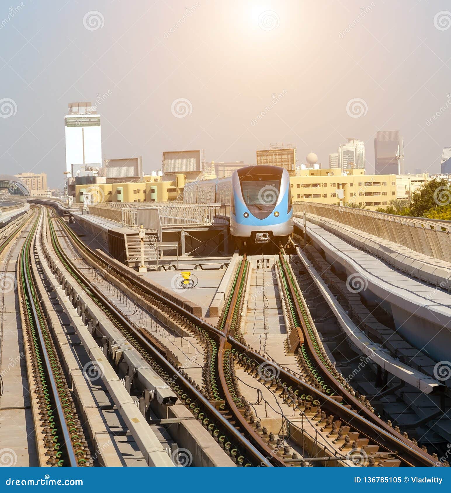 Dubai S Driverless Metro Train Stock Image - Image of hotel, platform ...