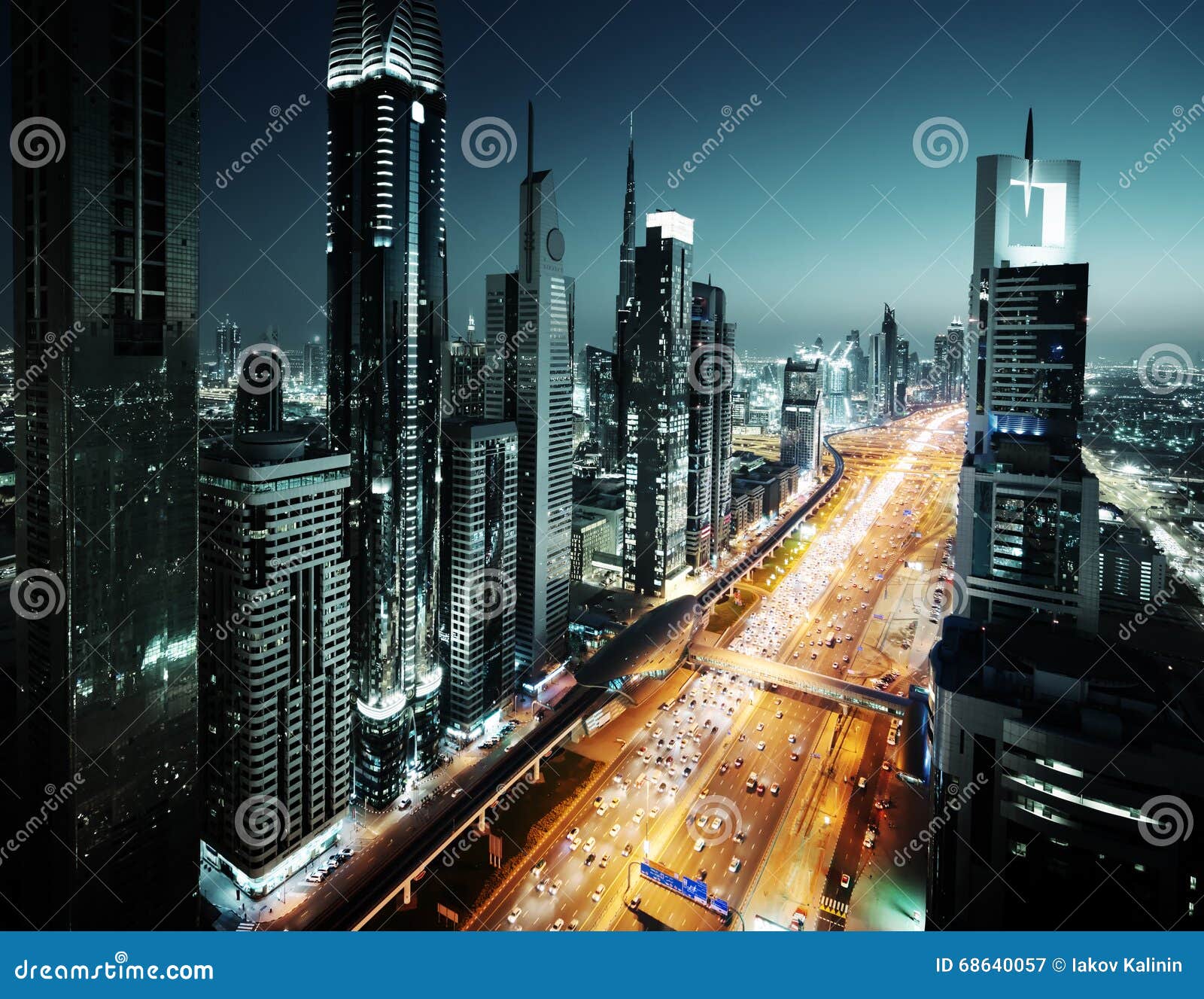 Dubai-Skyline in Der Sonnenuntergangzeit, UAE Stockbild - Bild von ...