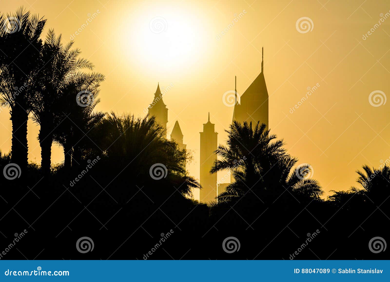 Dubai. Summer 2016. Construction in Dubai Editorial Stock Image - Image ...