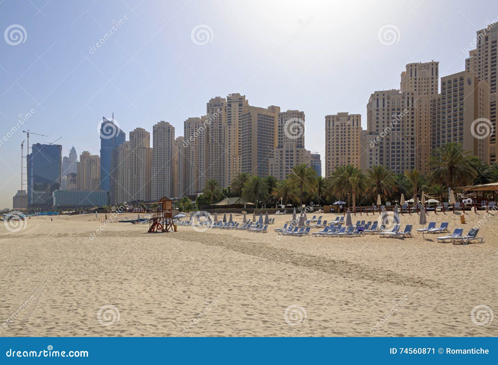 DUBAI, UAE - 12 DE MAYO DE 2016: Playa De GBR Foto editorial - Imagen ...
