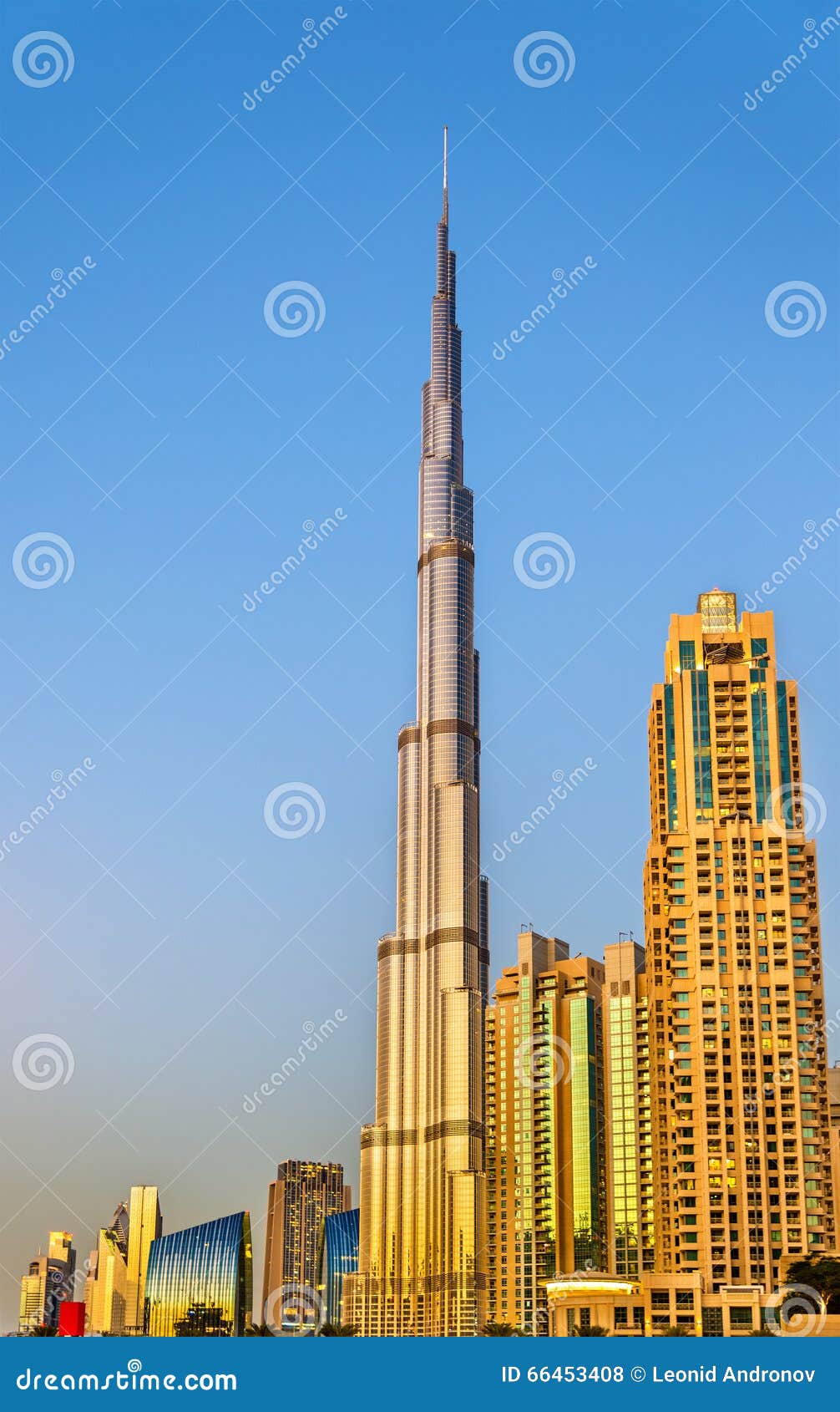 DUBAI, UAE - 31. DEZEMBER: Abendansicht Von Turm Burj Khalifa ...