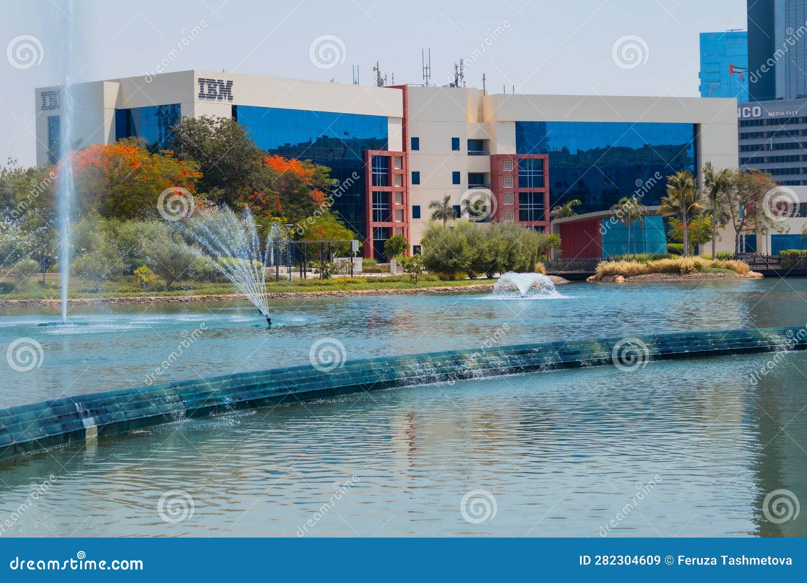 Dubai Uae 25062023 : Edificio De Oficinas De Ibm Imagen de archivo ...