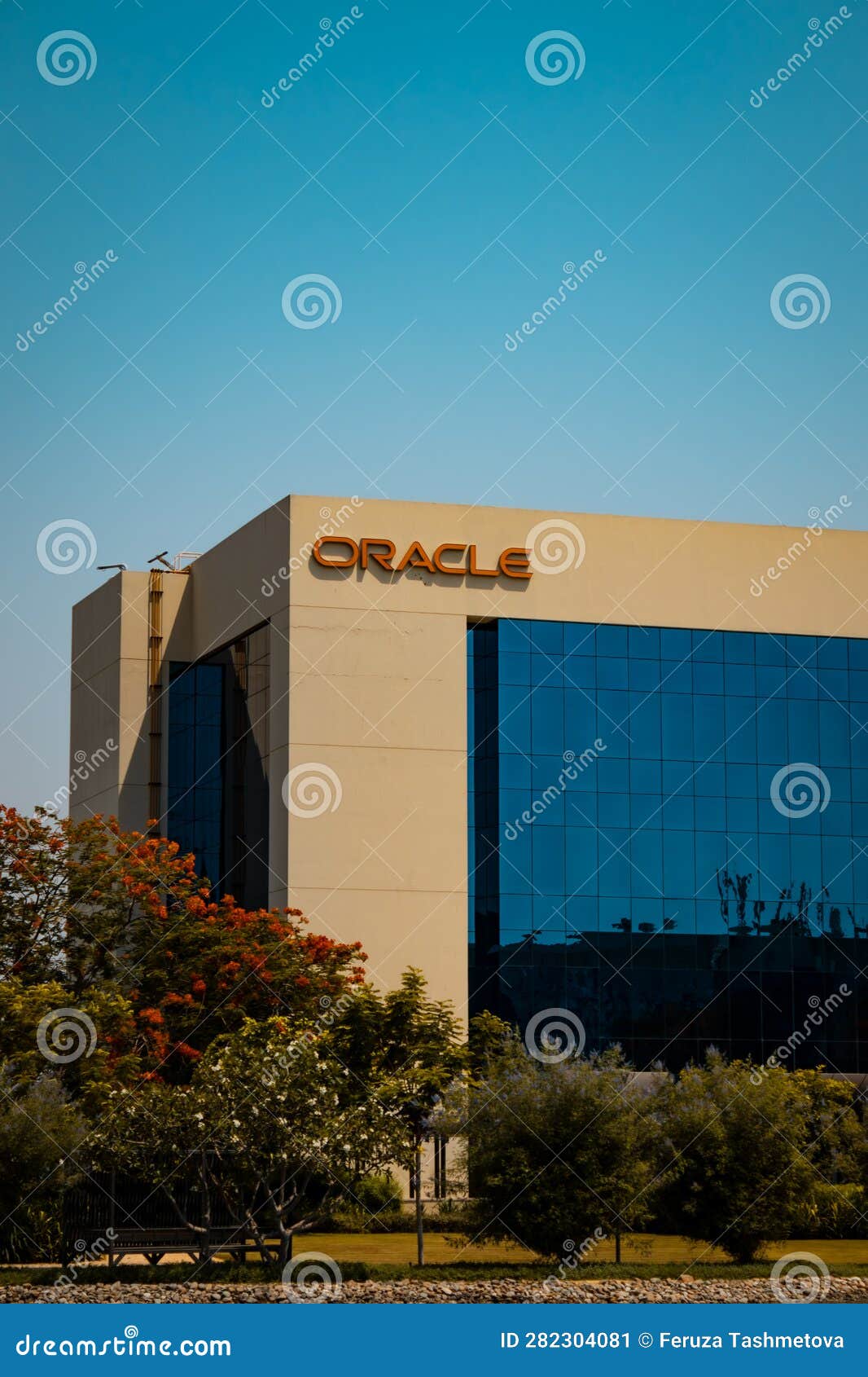 Dubai Uae 25062023 : Edificio De Oficinas De Oracle Foto editorial ...