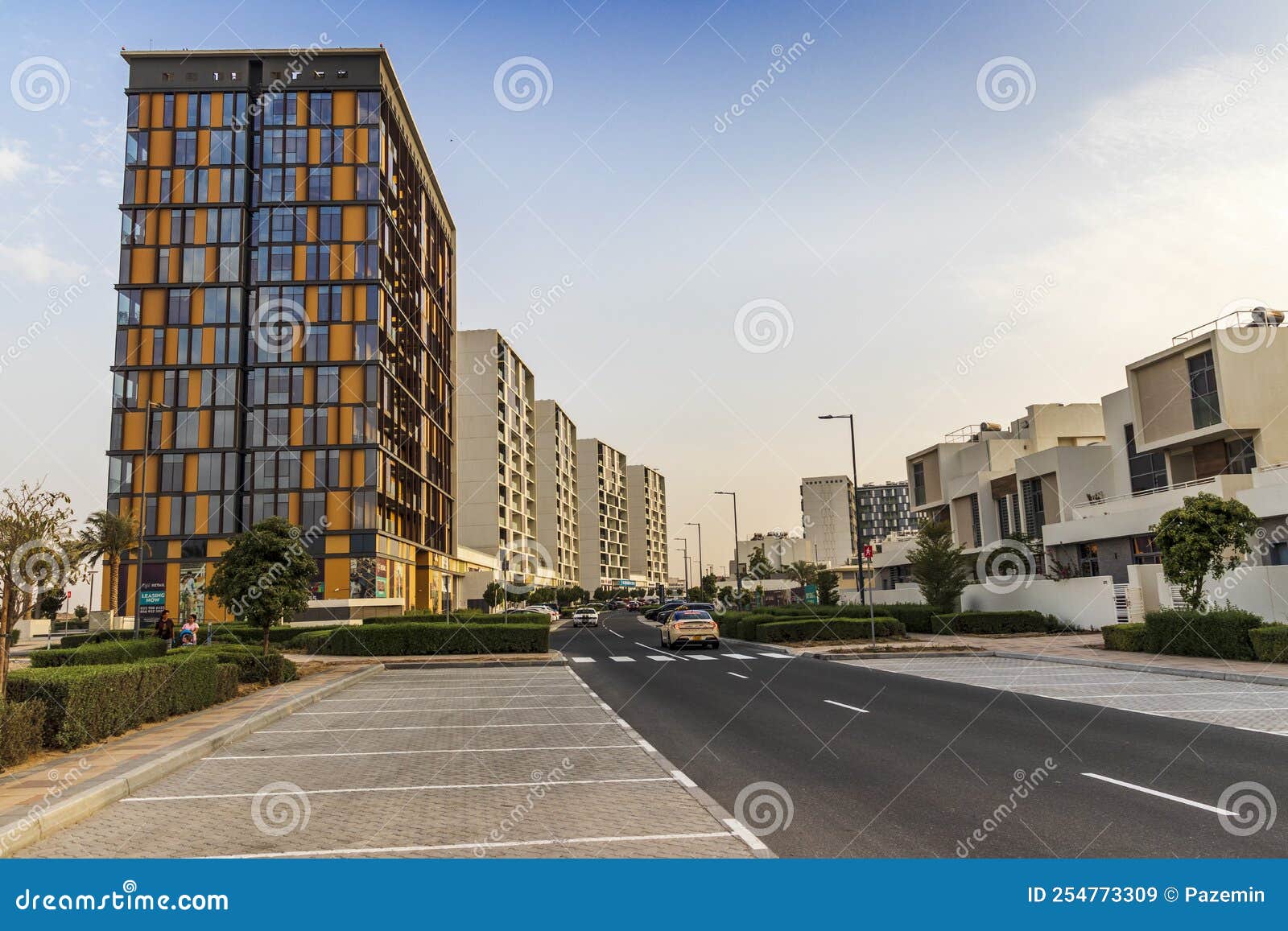 Dubai Uae 08162022 Edificios De La Residencia Pulso Dubai Sur. Ciudad ...