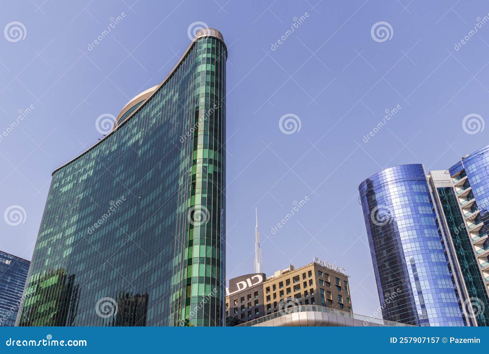 Dubai Uae 09292022 Edificios Modernos En El Distrito De Business Bay ...