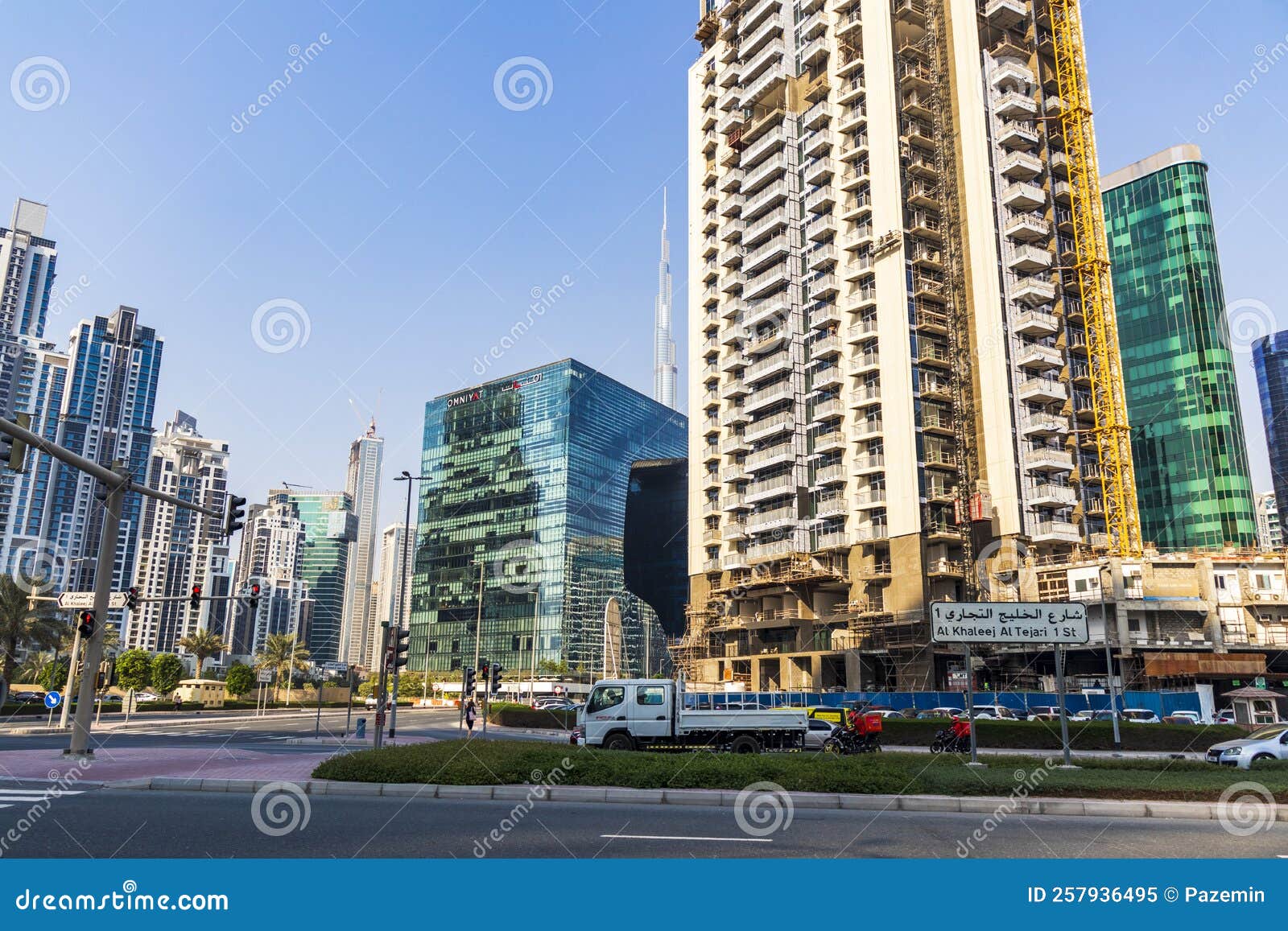 Dubai Uae 09292022 Edificios Modernos En El Distrito De Business Bay ...