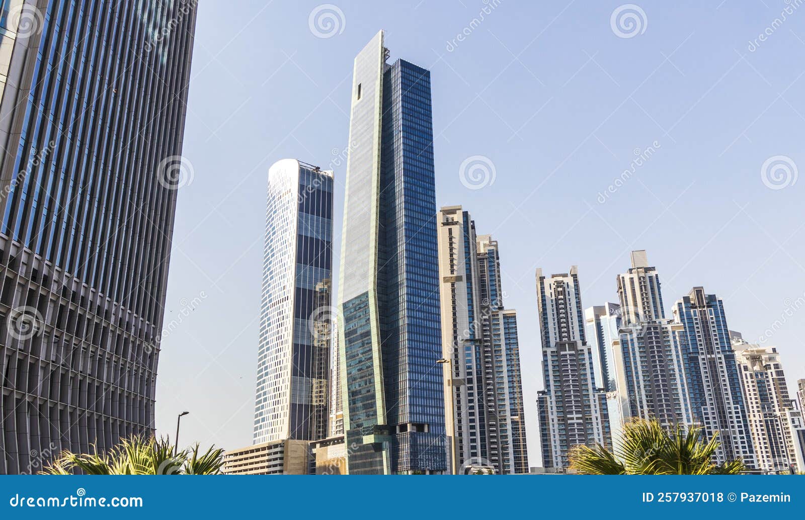 Dubai Uae 09292022 Edificios Modernos En El Distrito De Business Bay ...