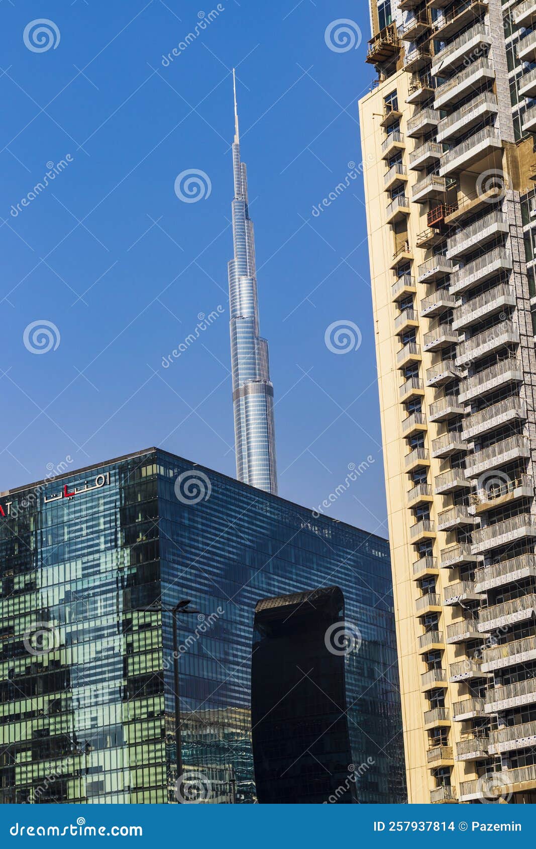 Dubai Uae 09292022 Edificios Modernos En El Distrito De Business Bay ...