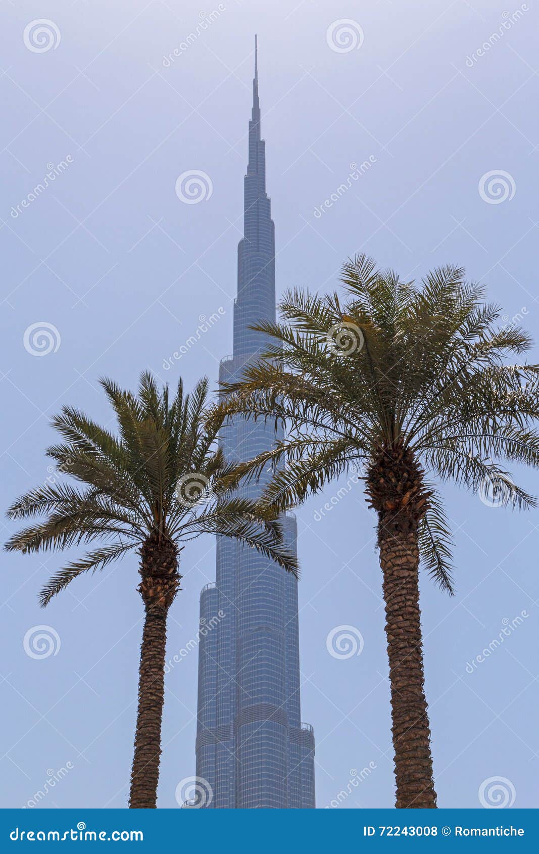 DUBAI, UAE - 14. MAI 2016: Turm Burj Khalifa Redaktionelles Stockfoto ...