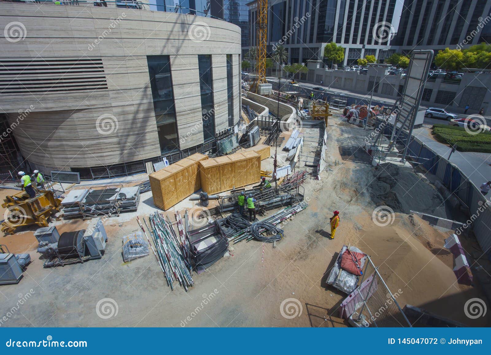 Workers on Construction Site. Dubai, UAE Editorial Photography - Image ...