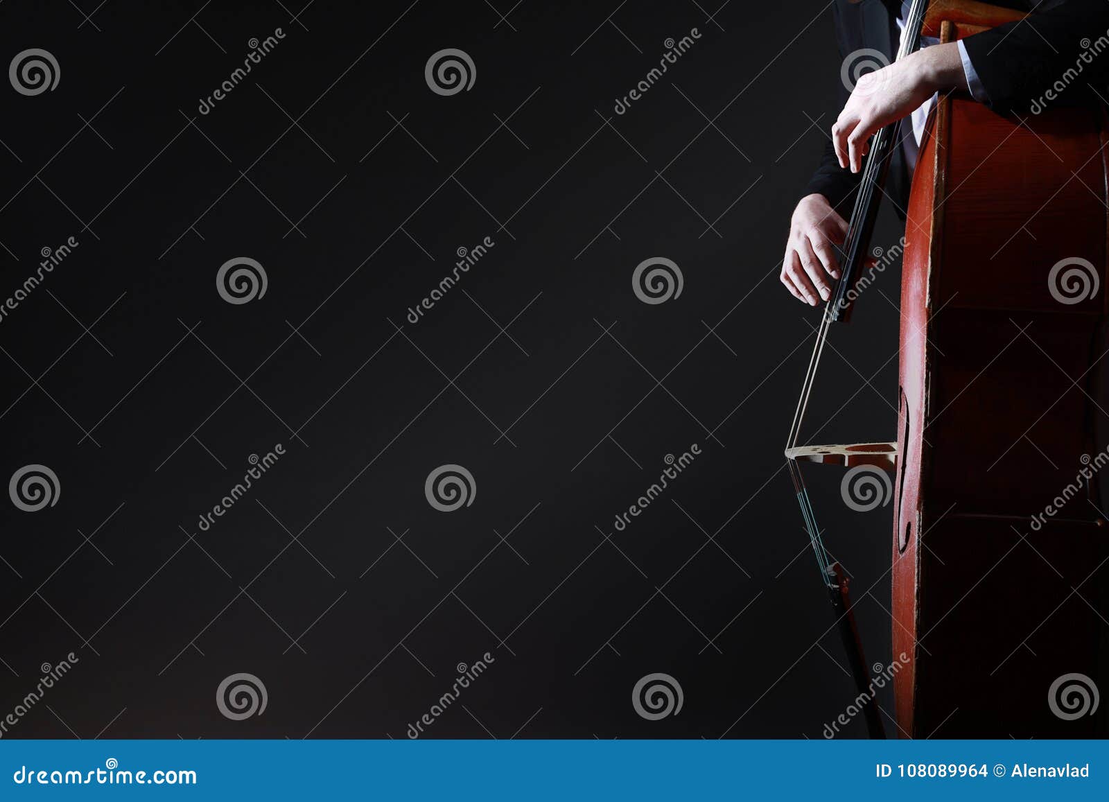 Dubbele Basspeler Het Spelen Contrabas Stock Foto - Image of pizzicato ...