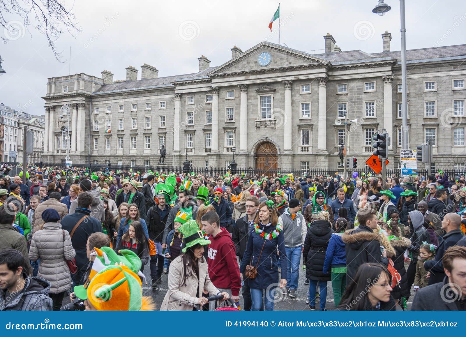 DUBLIN, IERLAND - MAART 17: De Dagparade Van Heilige Patrick in Dublin ...