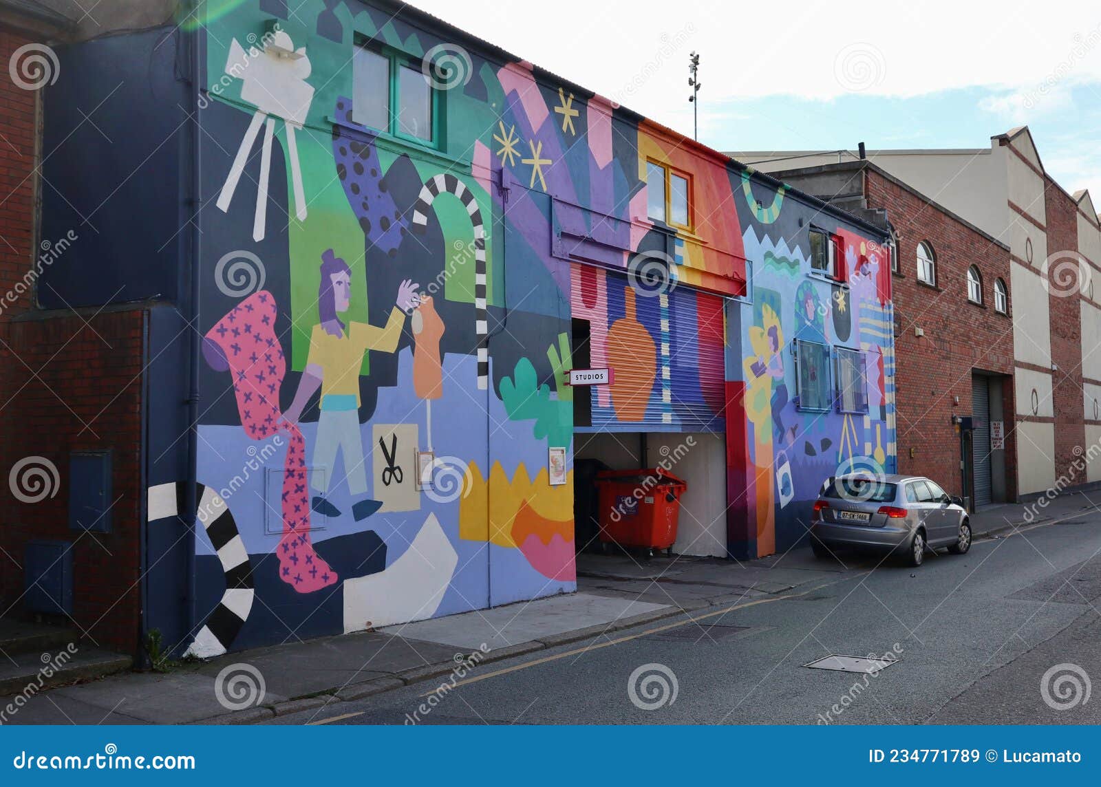 Dublino â€“ Murale Sulla Facciata Del the Mill Dublin Editorial Stock ...