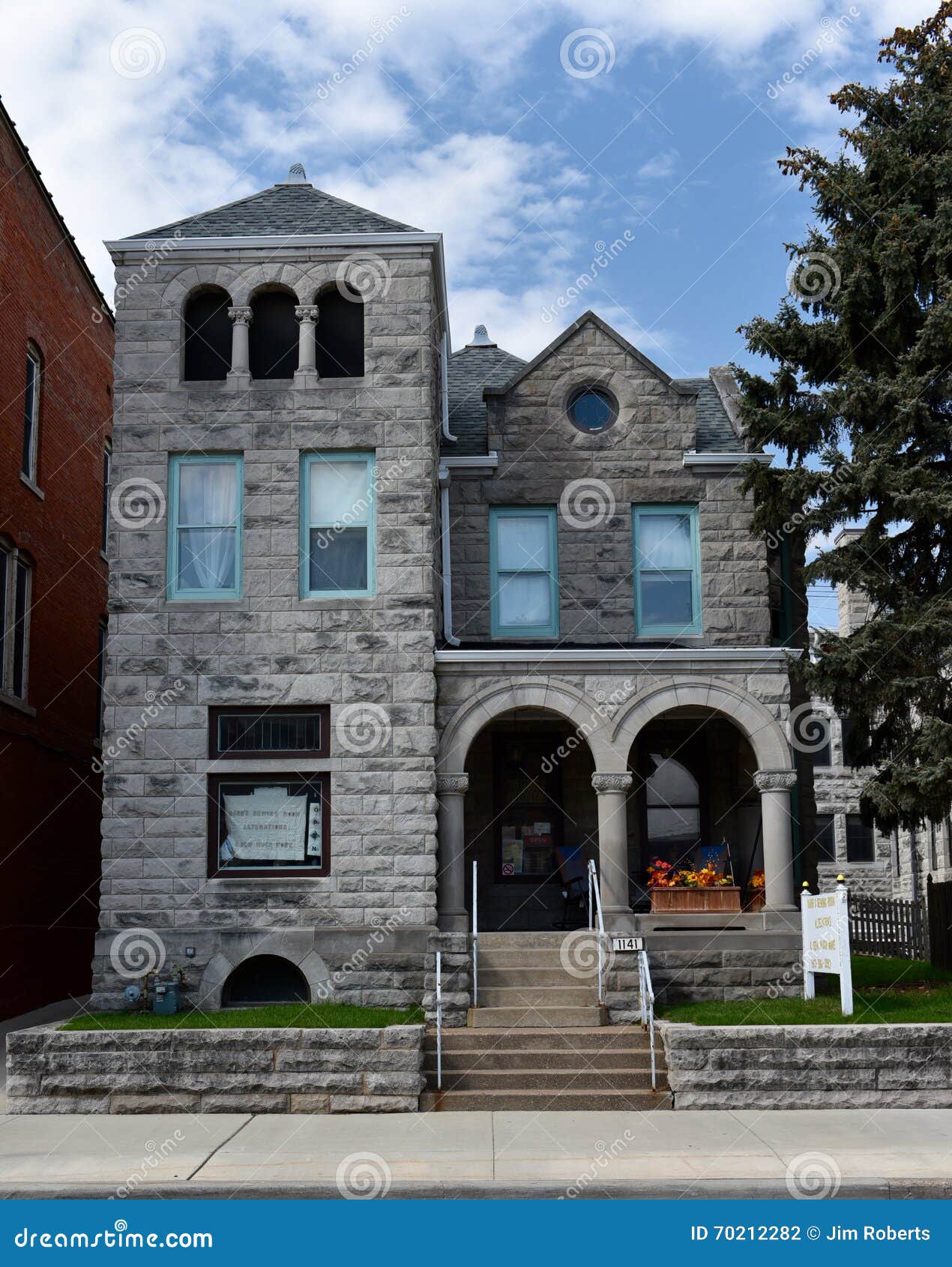 Dubuque Stone Mansion editorial photography. Image of stone - 70212282