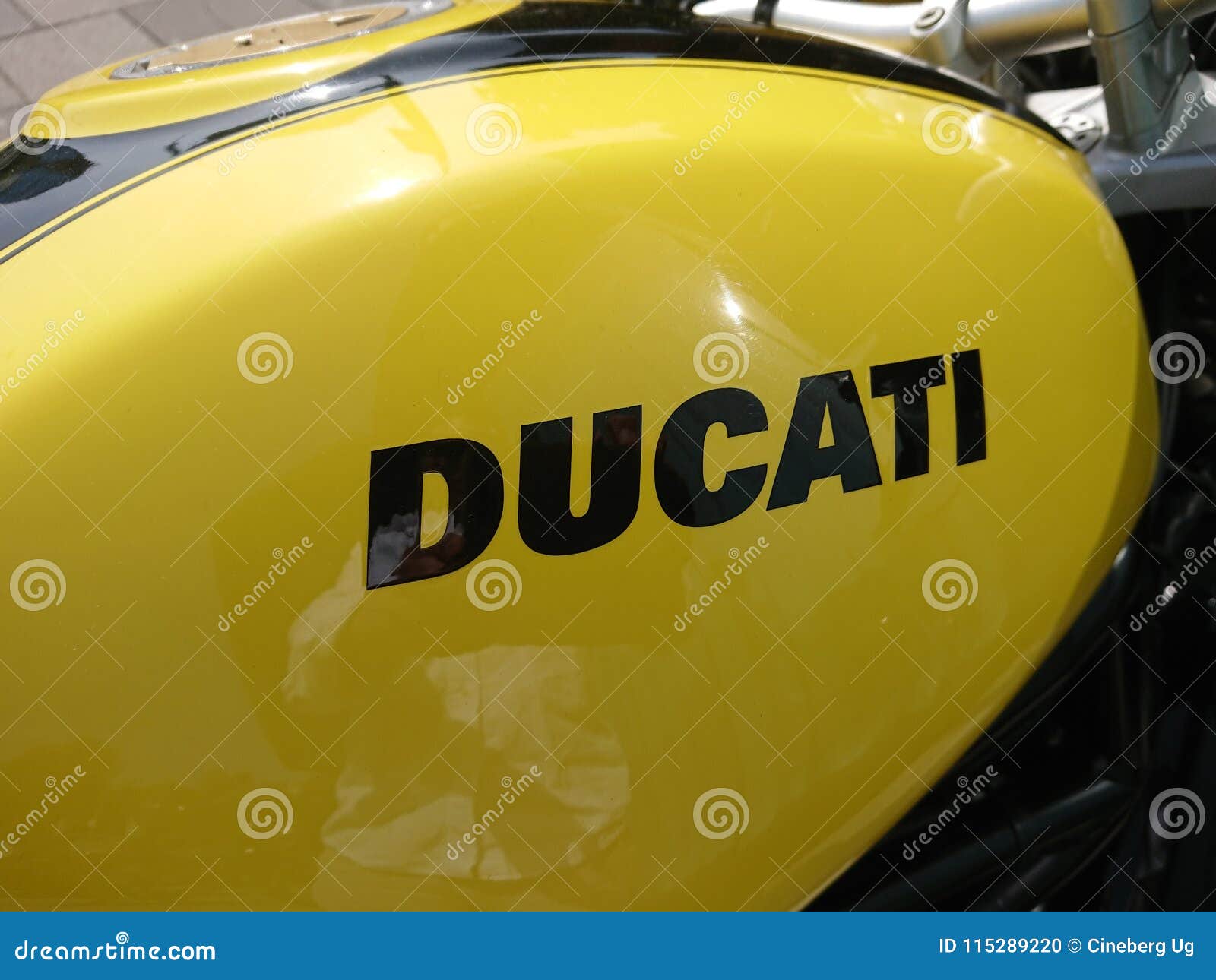 Ducati 1098 imagen editorial. Imagen de emblema, costoso - 115289220