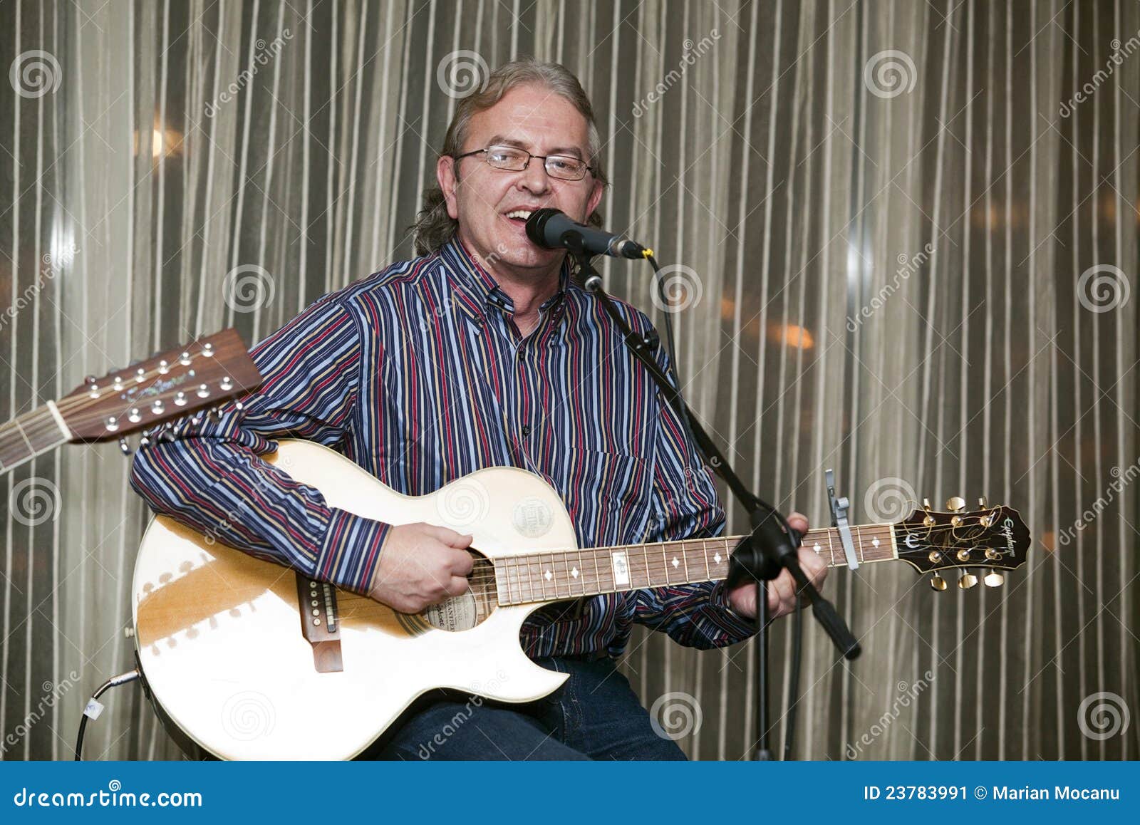 Ducu Bretzi editorial photo. Image of acoustic, party - 23783991