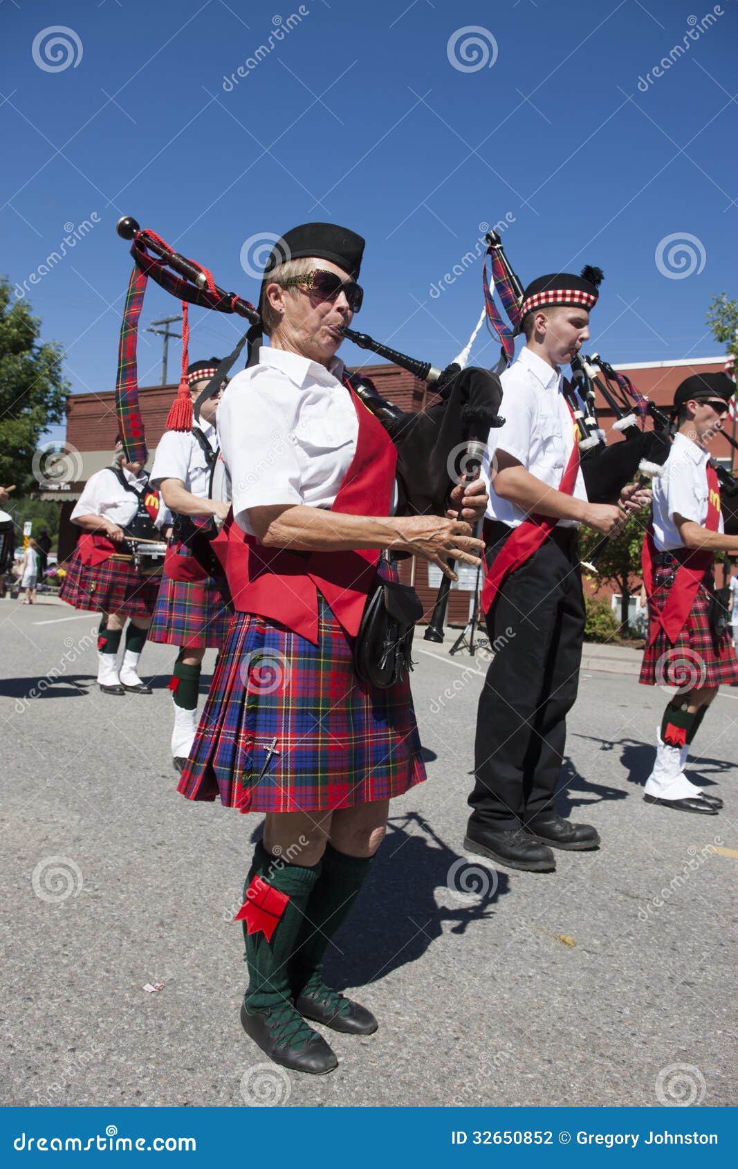 Dudelsackspieler in Der Parade. Redaktionelles Stockfotografie - Bild ...