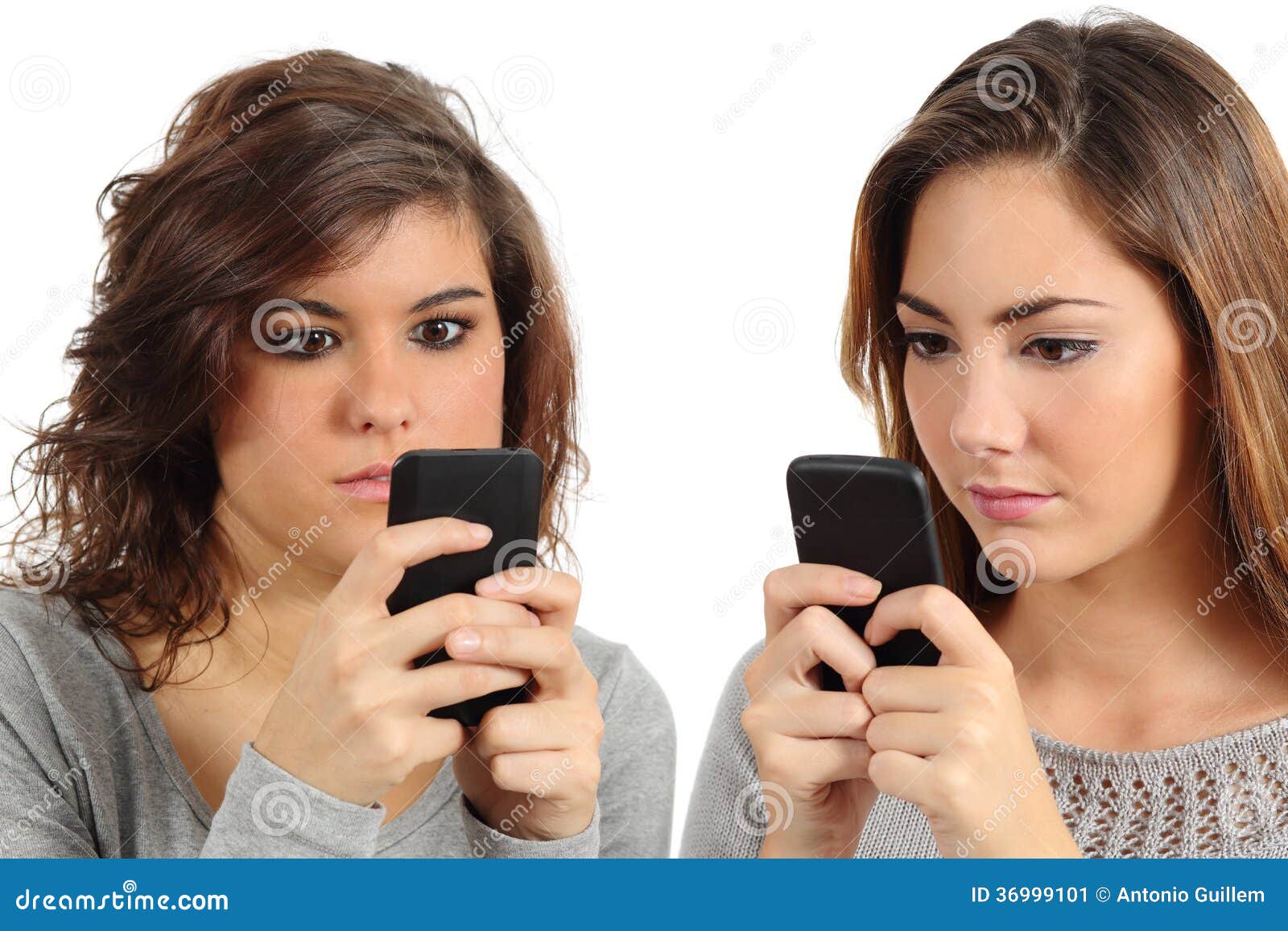 Due Adolescenti Dipendenti Alla Tecnologia Dello Smart Phone Immagine ... Due Adolescenti Dipendenti Alla Tecnologia Dello Smart Phone Immagine ...