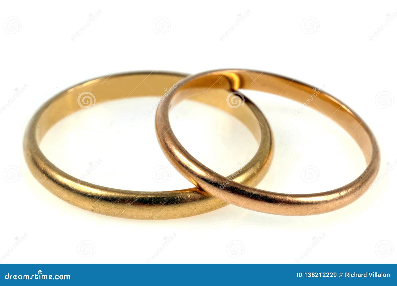 Due Anelli Di Cerimonia Nuziale Dell'oro Illustrazione di Stock ...