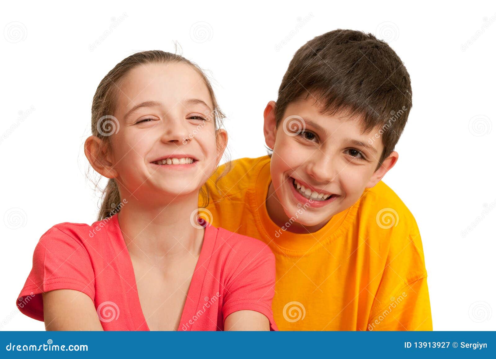 Due bambini di risata immagine stock. Immagine di provocante - 13913927