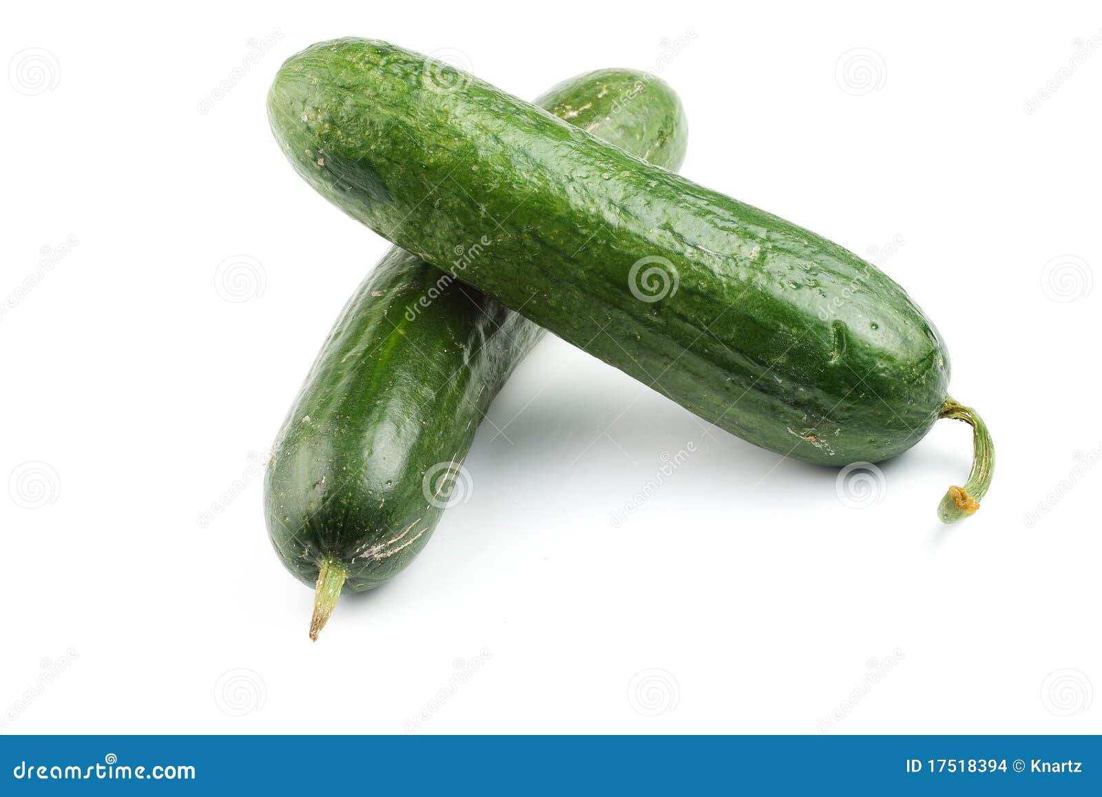 Due cetrioli fotografia stock. Immagine di gruppo, sano - 17518394