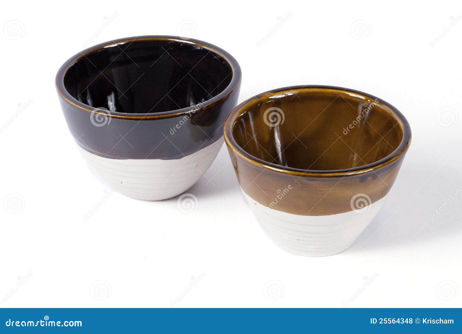 Due ciotole marroni fotografia stock. Immagine di vetro - 25564348