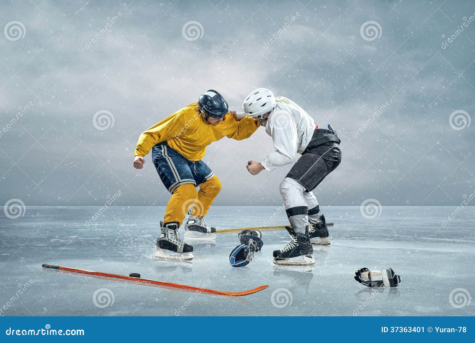 Due Giocatori Di Hockey Su Ghiaccio Immagine Stock - Immagine di ...