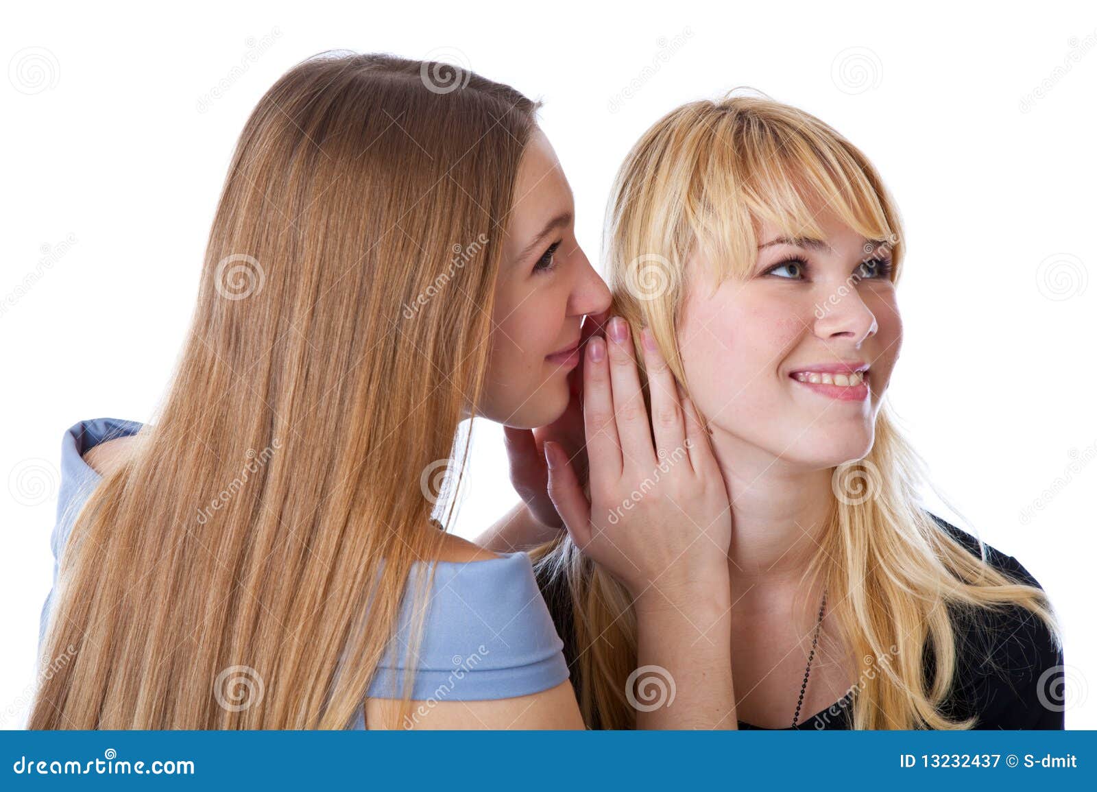Due Giovani Amiche Felici Che Dicono Segreto Immagine Stock - Immagine ... Due Giovani Amiche Felici Che Dicono Segreto Immagine Stock - Immagine ...