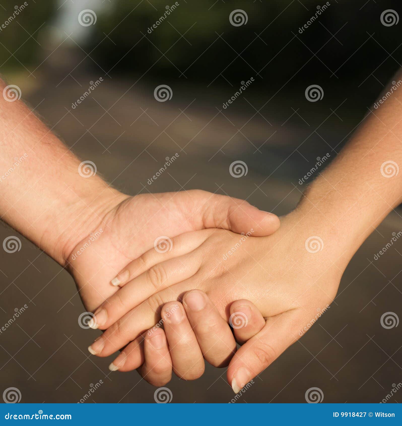 Due mani immagine stock. Immagine di supporto, barretta - 9918427