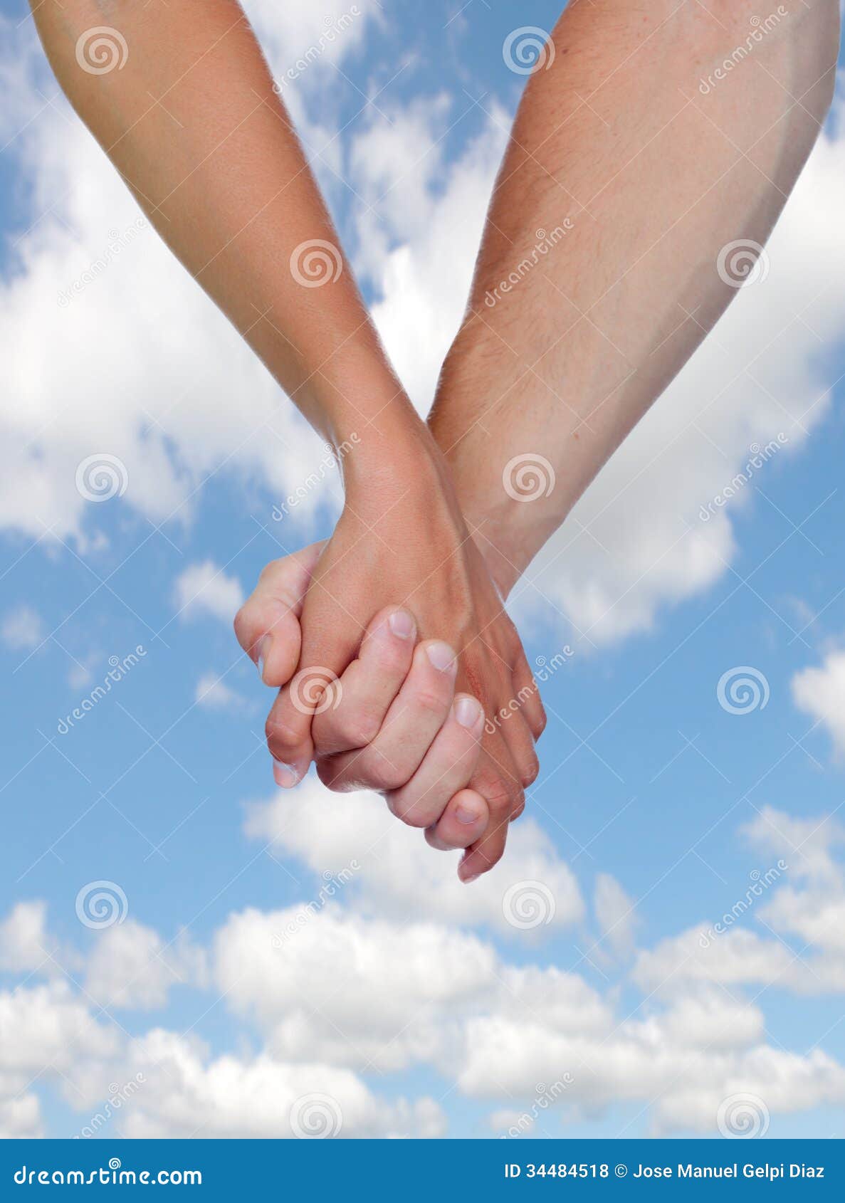 Due Mani Afferrate Nell'amore Fotografia Stock - Immagine di bellezza ...