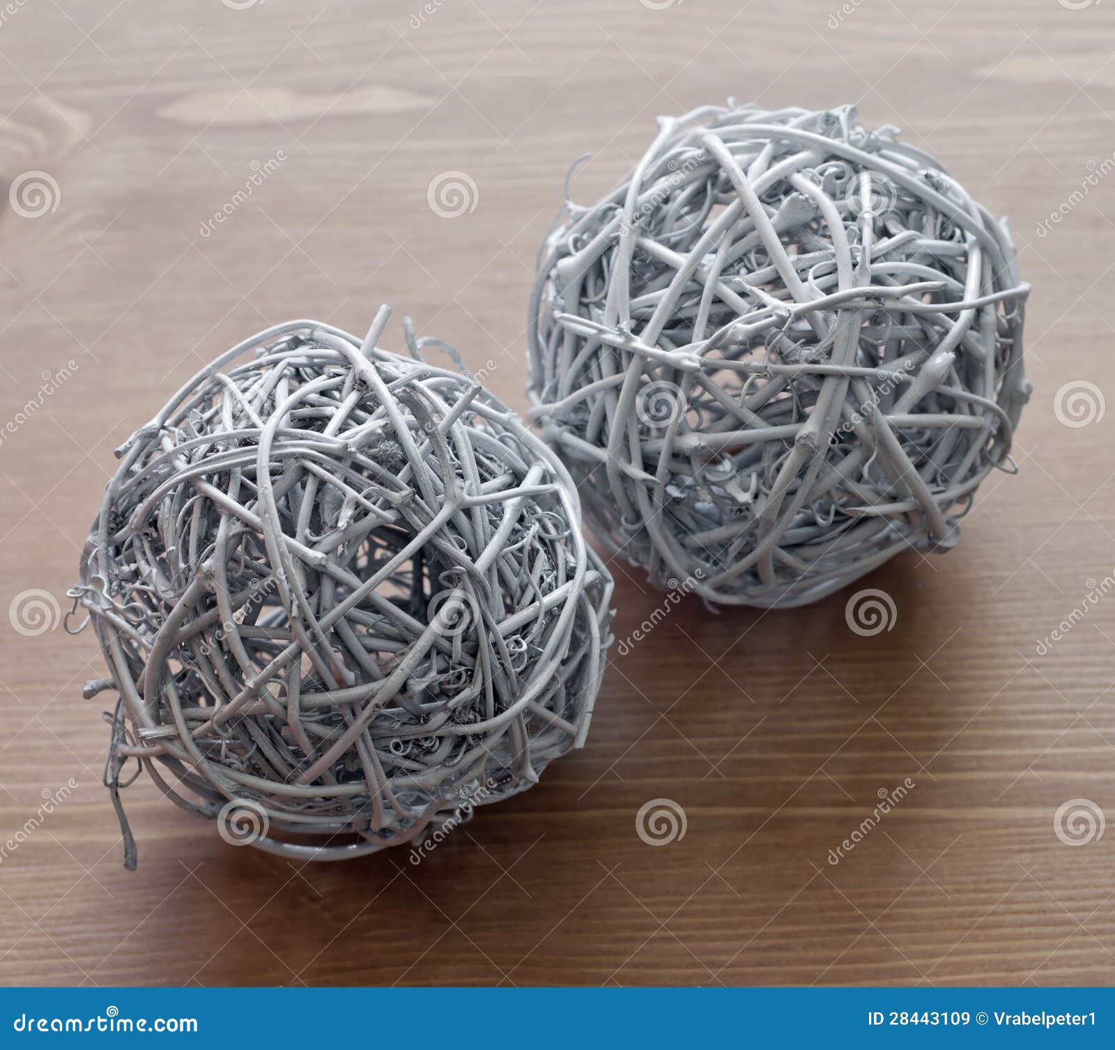 Due palle decorative immagine stock. Immagine di nessuno - 28443109