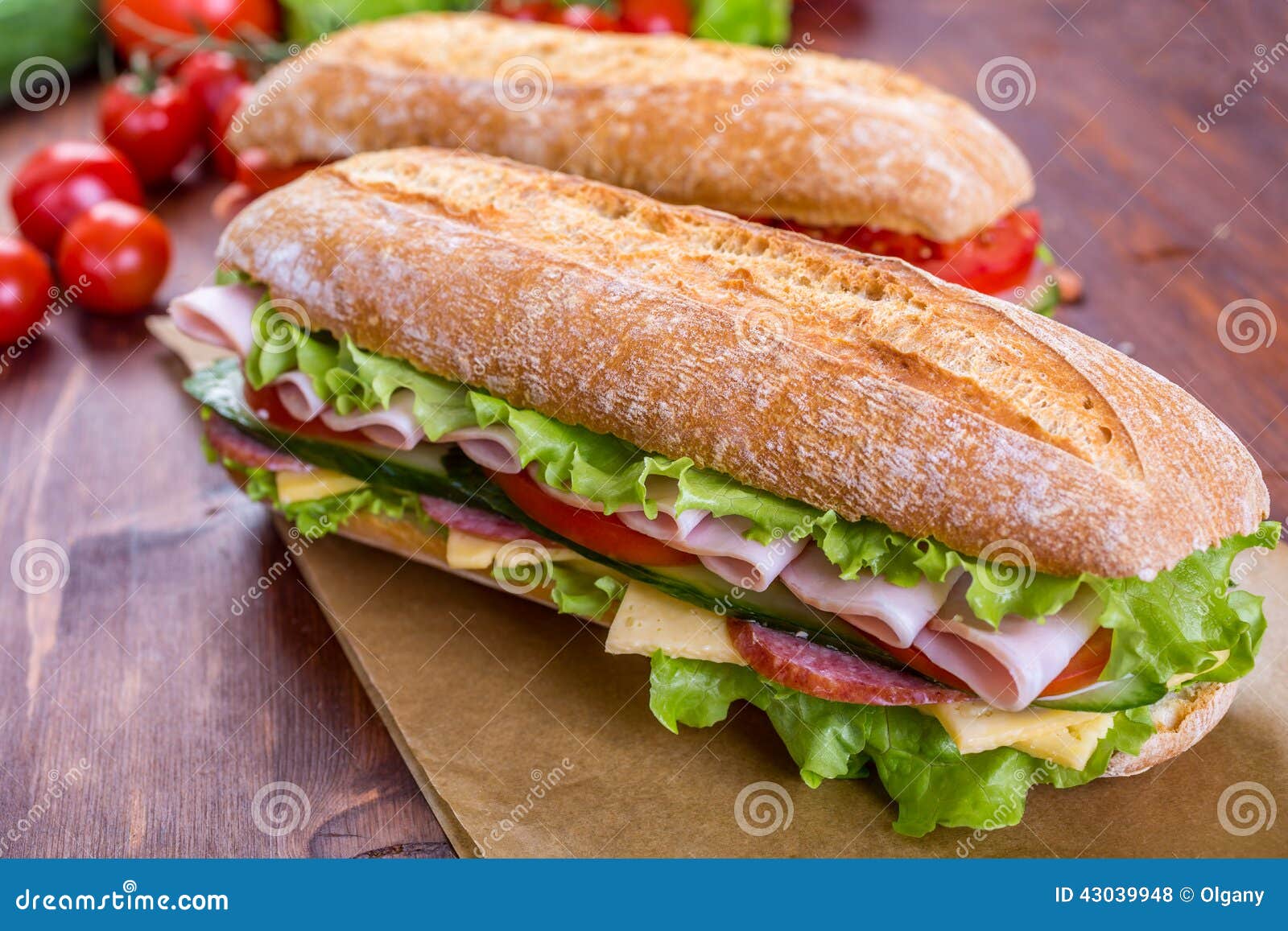 Due Panini Di Ciabatta Con Il Prosciutto E La Lattuga Fotografia Stock ...