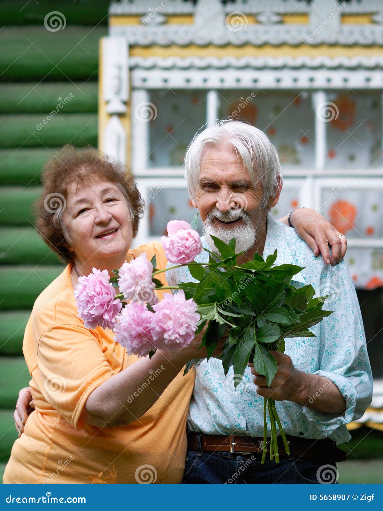 Due pensionati immagine stock. Immagine di amore, lifestyles - 5658907