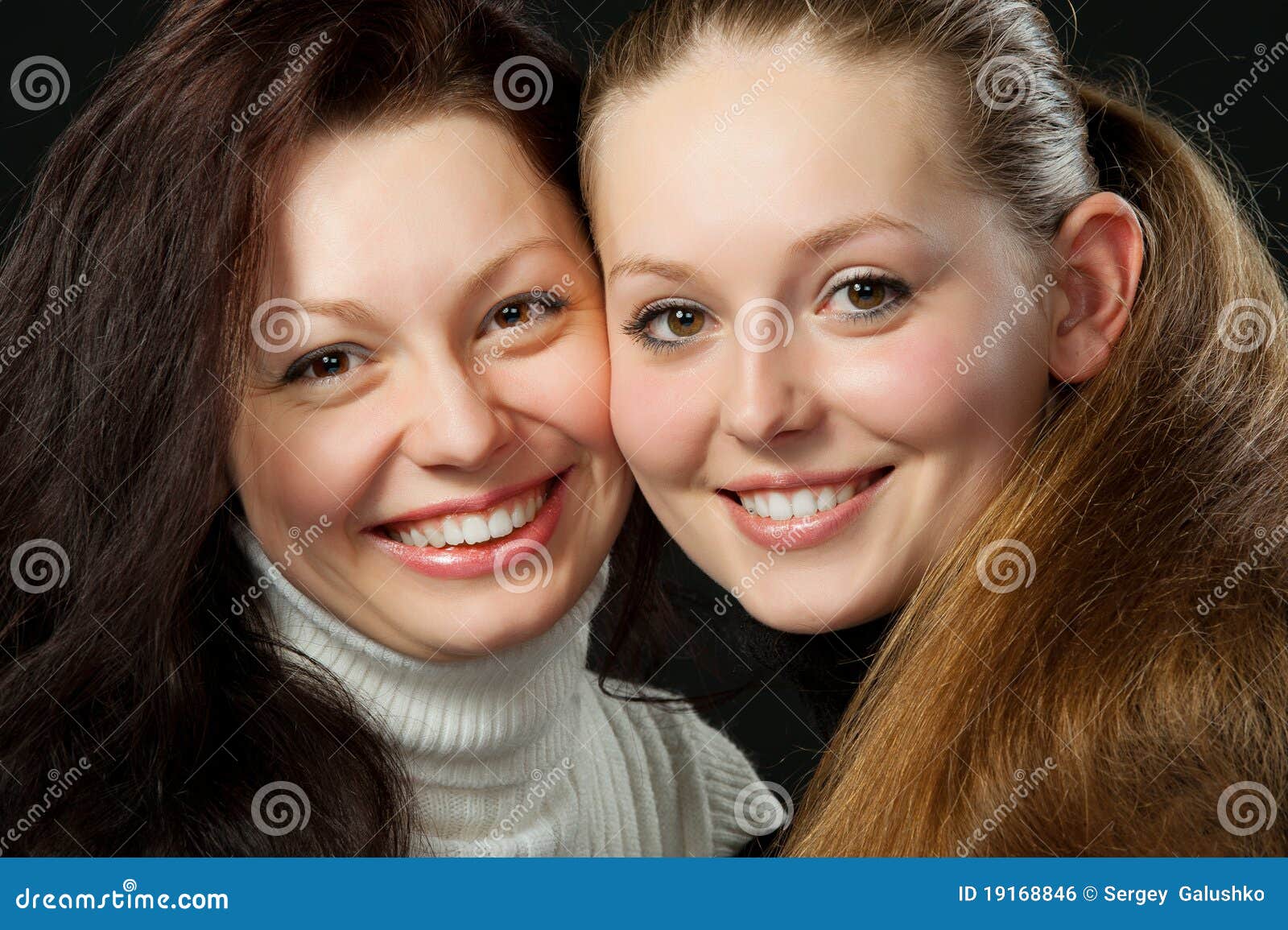 Due sorelle fotografia stock. Immagine di chiusura, famiglia - 19168846