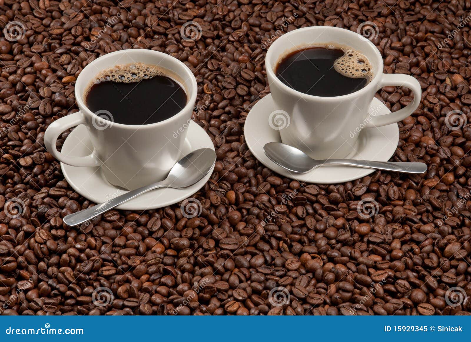 Due tazze di caffè immagine stock. Immagine di tazze - 15929345