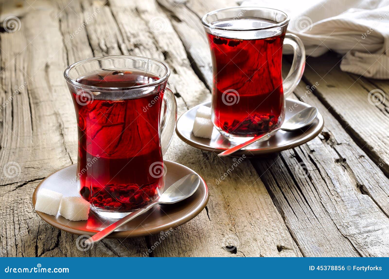 Due tazze di tè rosso fotografia stock. Immagine di chiusura - 45378856