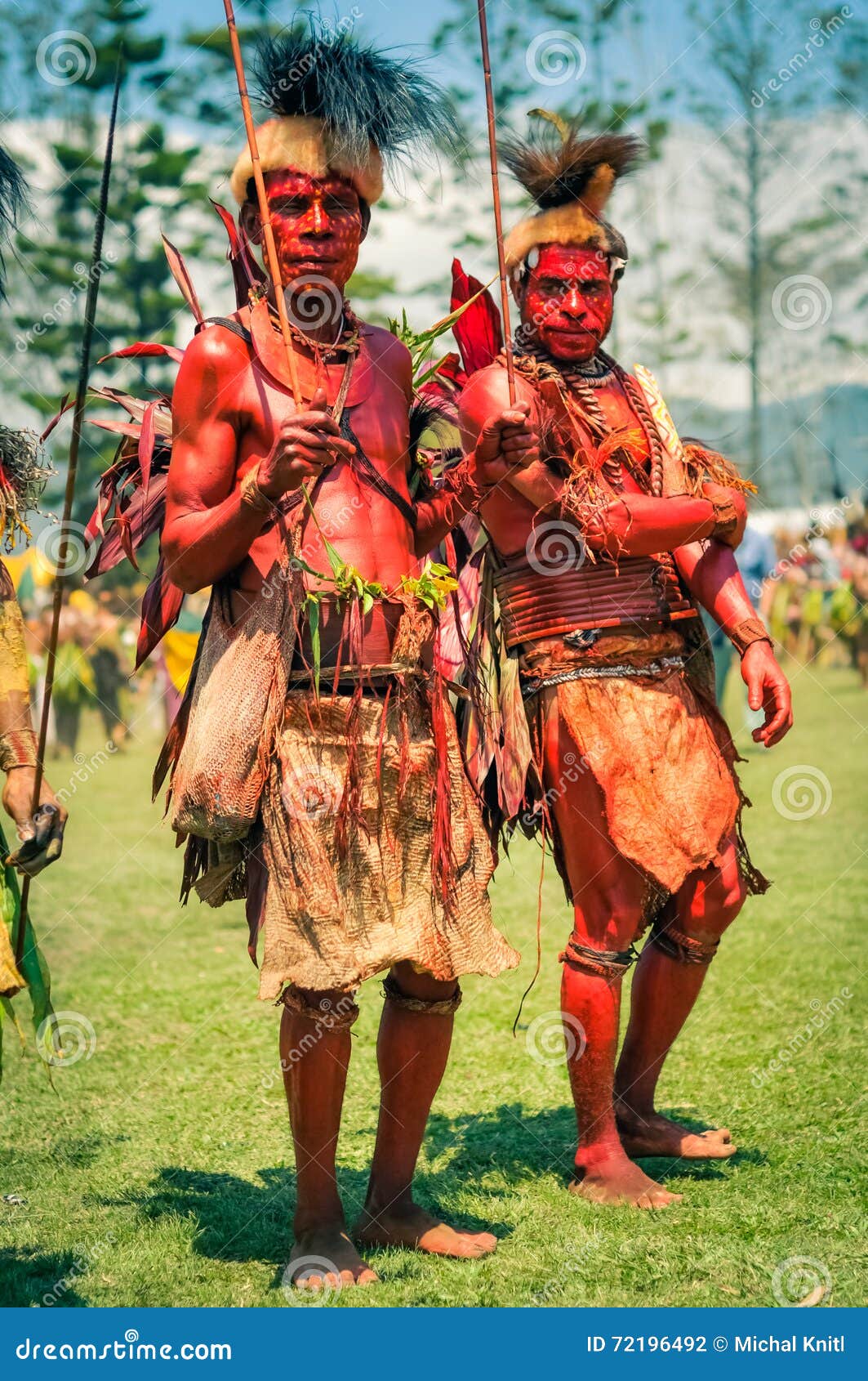 Due Uomini in Papuasia Nuova Guinea Fotografia Editoriale - Immagine di ...