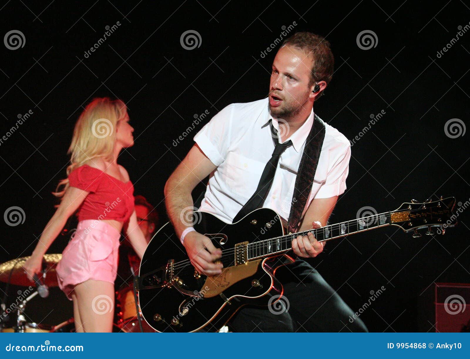 Duffy Concert 4 editorial stock photo. Image of hair, solo - 9954868