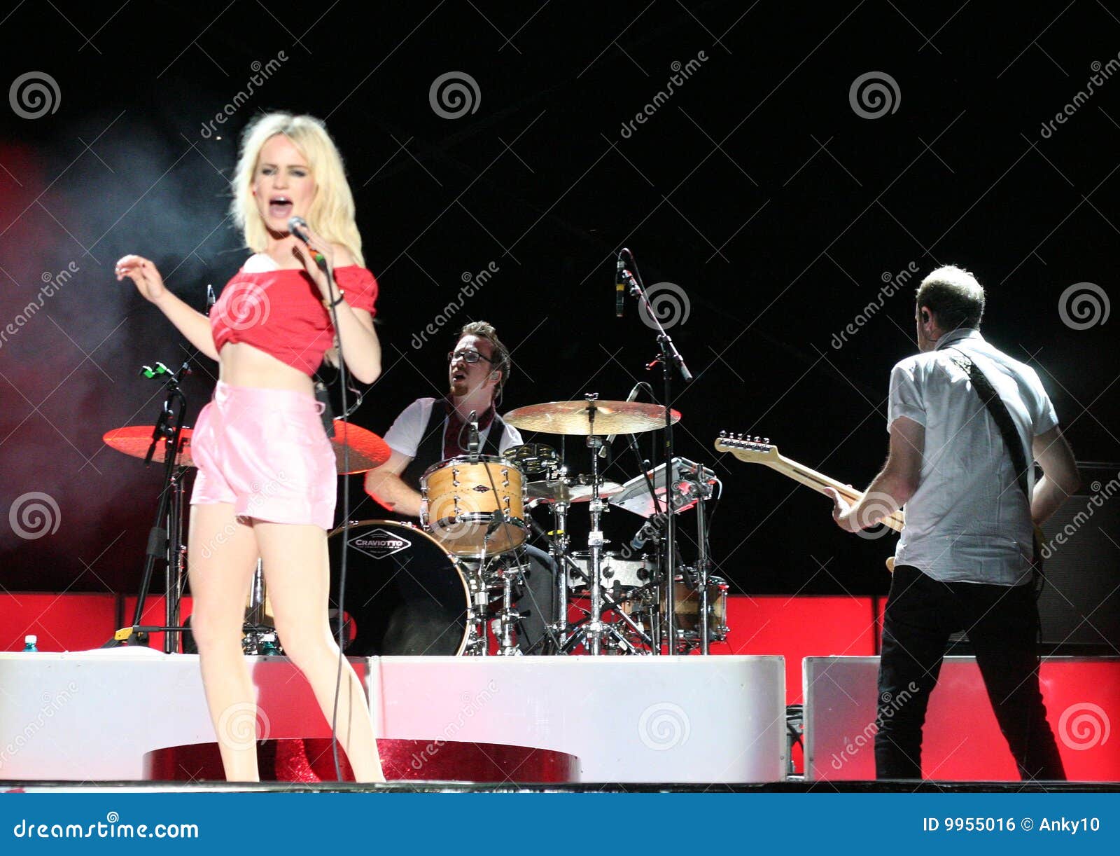 Duffy and Her Band editorial photo. Image of rain, duffy - 9955016