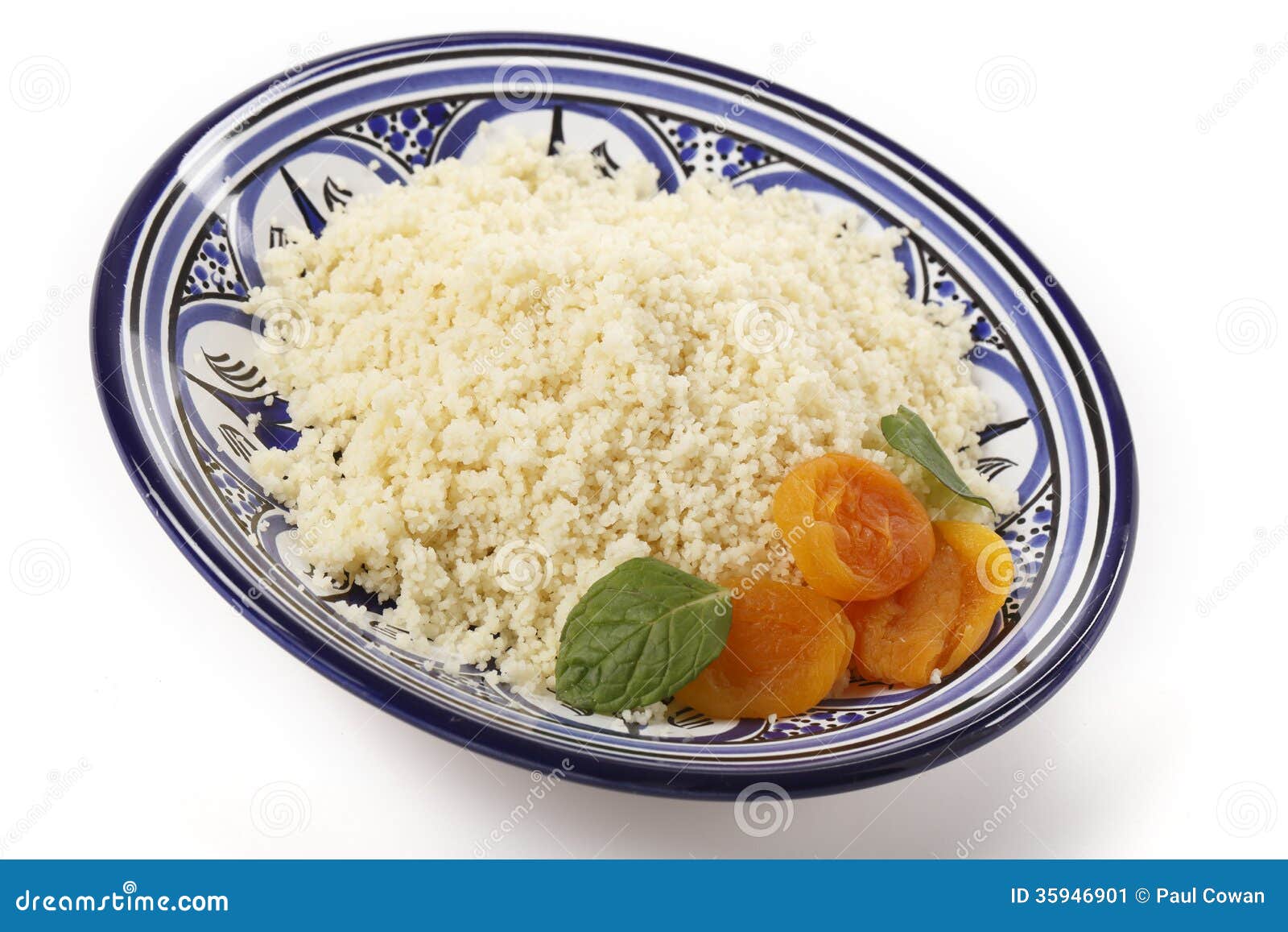 Duidelijke Hoekige Kouskous Stock Afbeelding - Image of plaat, verwerkt ...