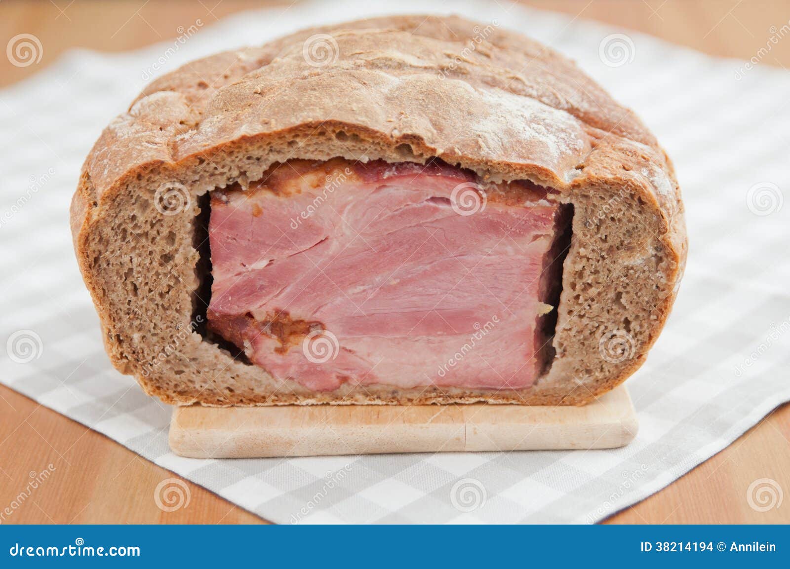 Duits Pasen-Brood stock foto. Image of decoratie, deeg - 38214194