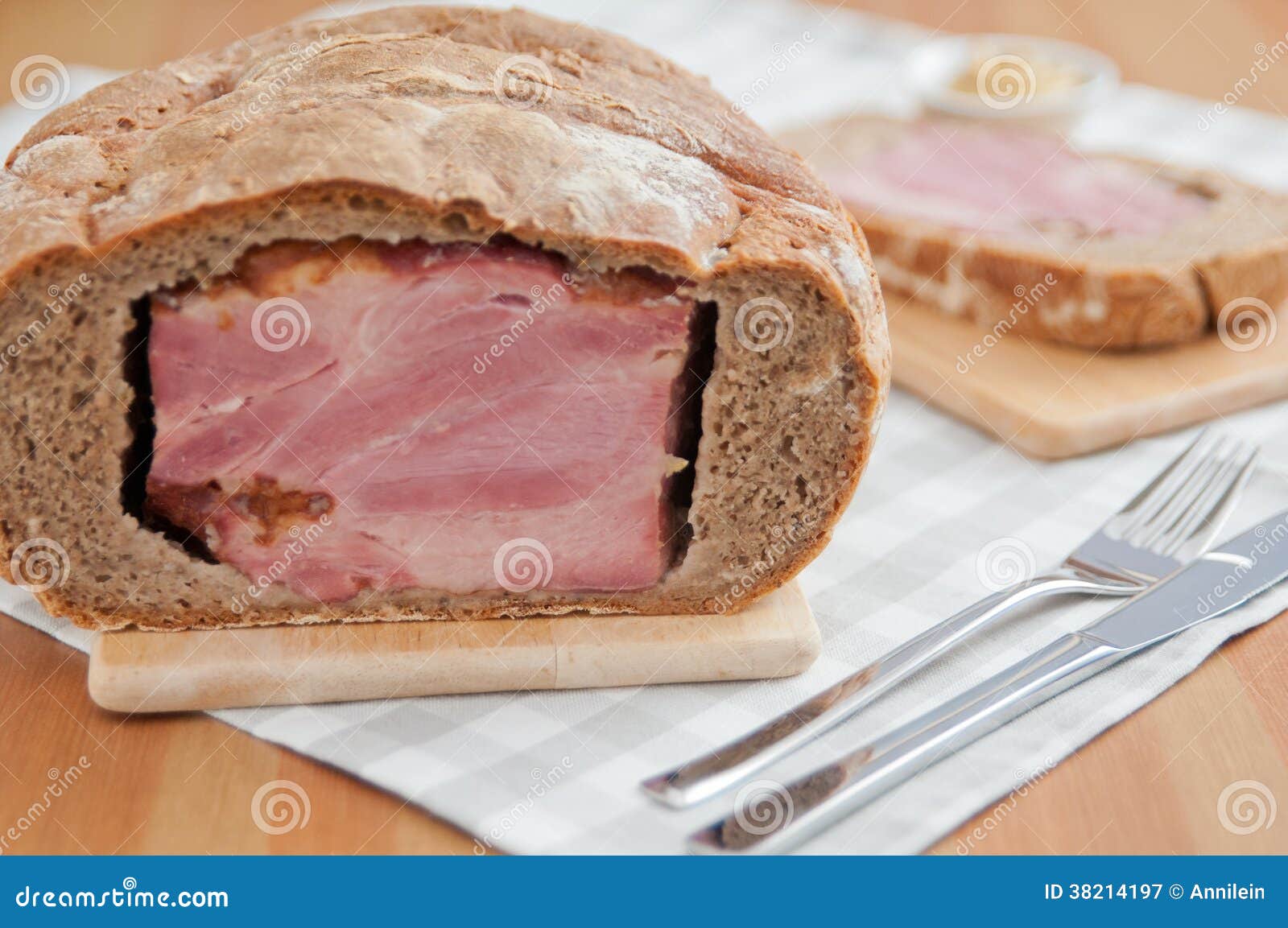 Duits Pasen-Brood stock afbeelding. Image of deeg, konijntje - 38214197